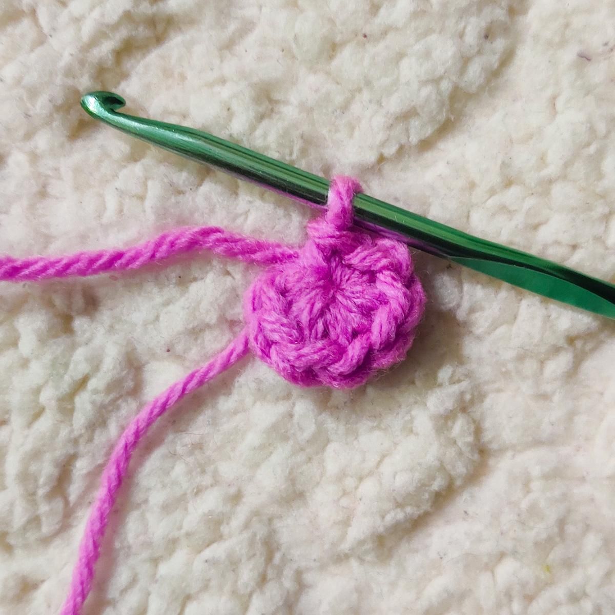 Single Crochet Square Base Pattern for Bags and Baskets : 5 Steps (with ...