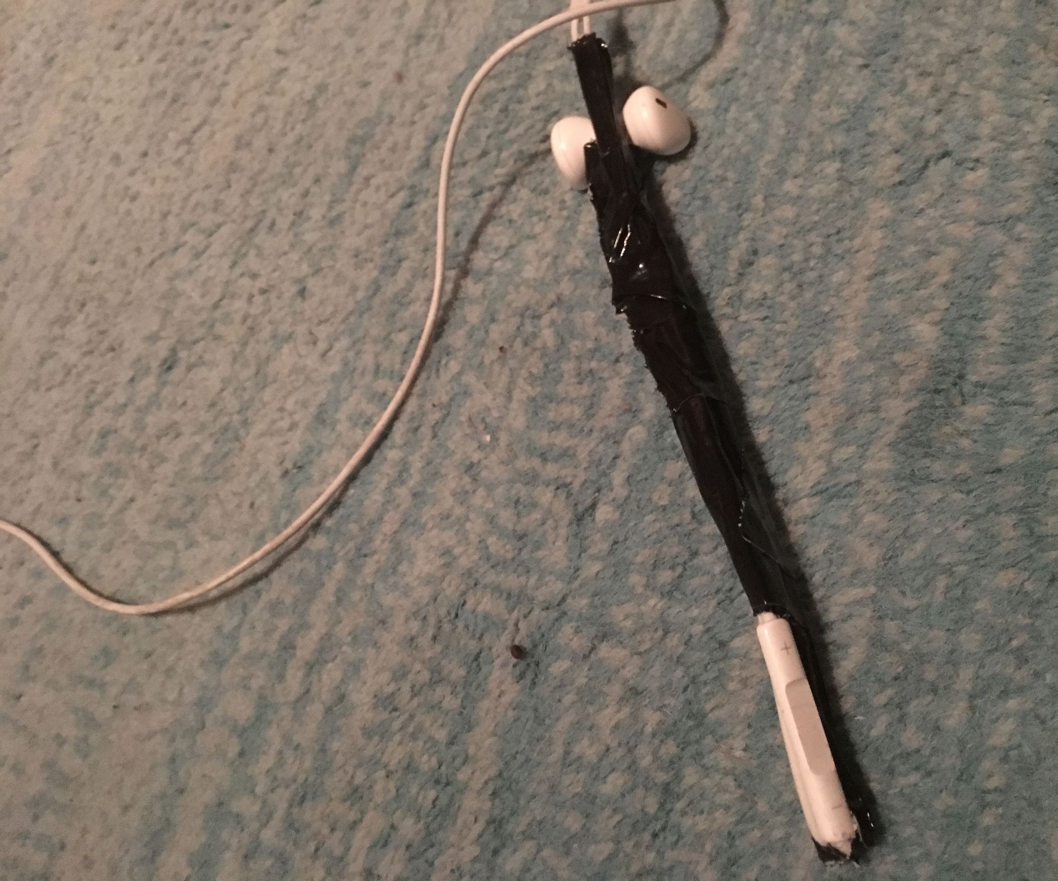 How to Make a Free IPhone Selfie Button Out of Old Earbuds : 5 Steps ...