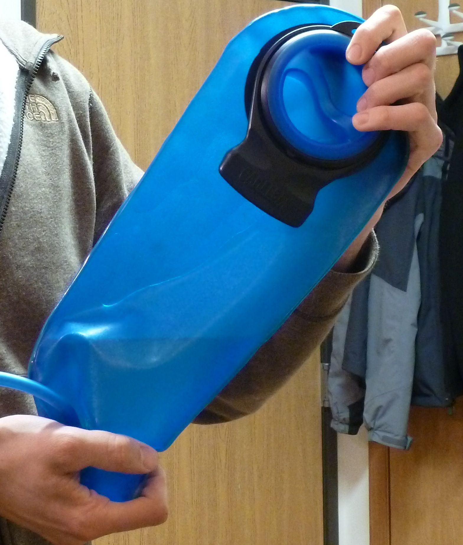 Cleaning Your Camelbak Hydration System : 14 Steps (with Pictures ...