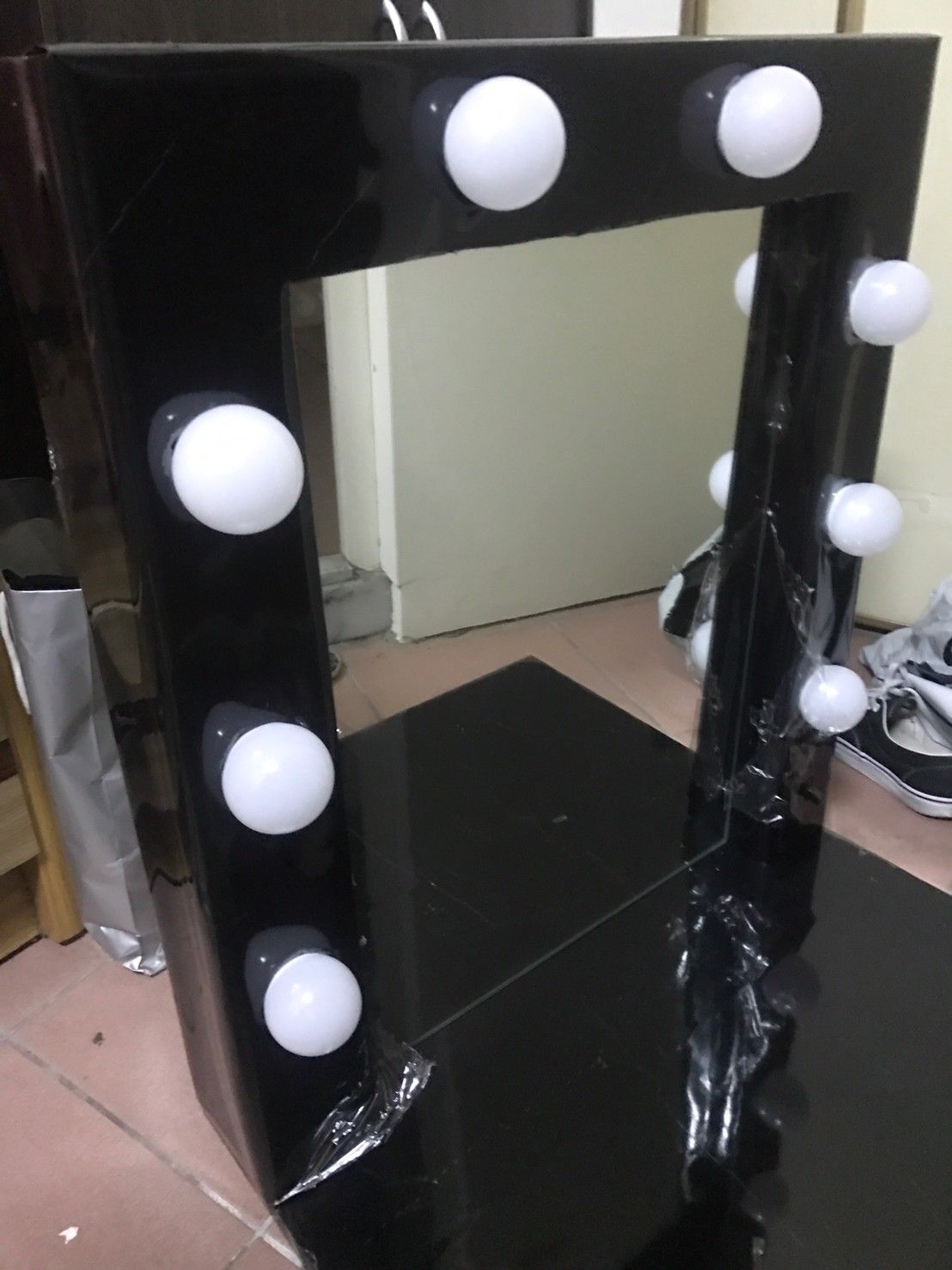 Internet Celebrity Mirror : 6 Steps - Instructables