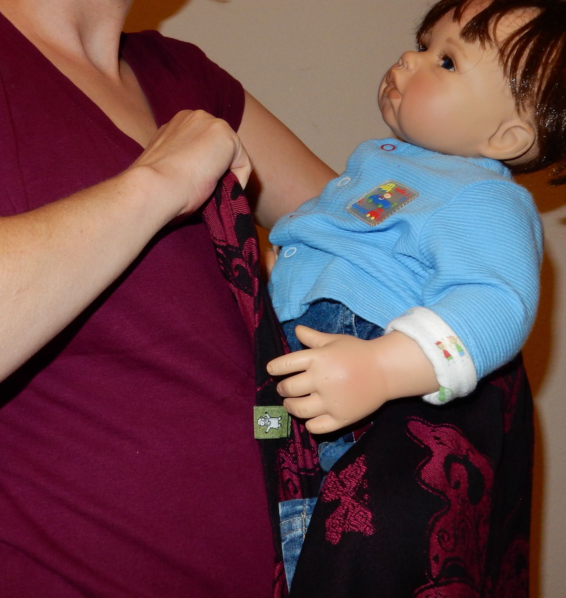 How to Tie a Kangaroo Carry With a Woven Baby Wrap : 24 Steps ...