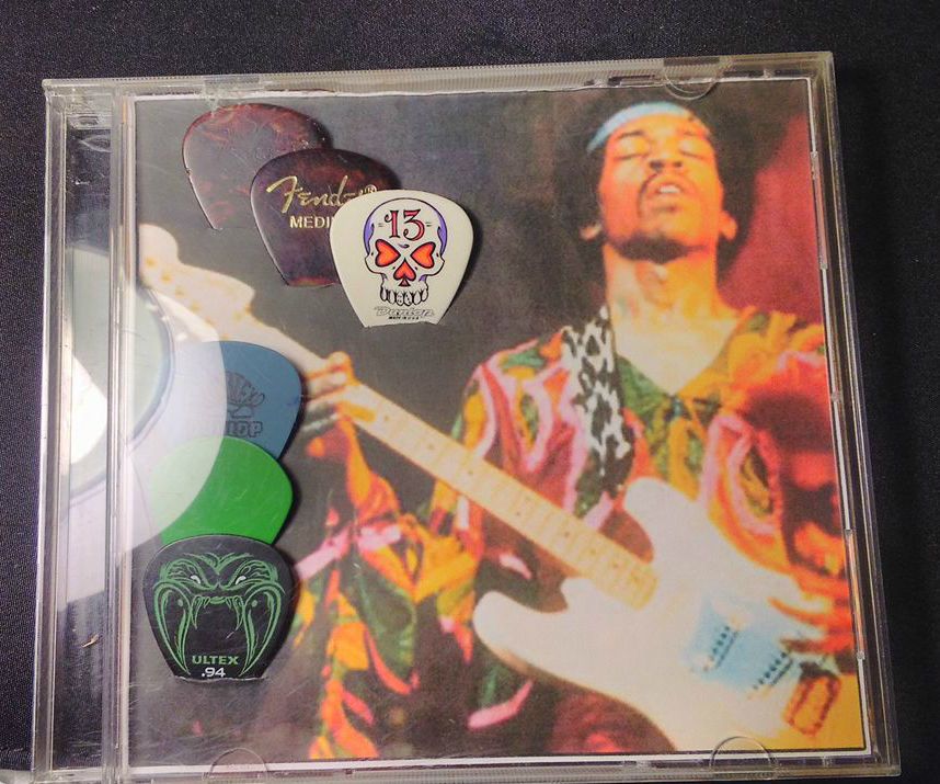 Guitar Picks Case - Made From an Old CD Case : 10 Steps (with Pictures ...