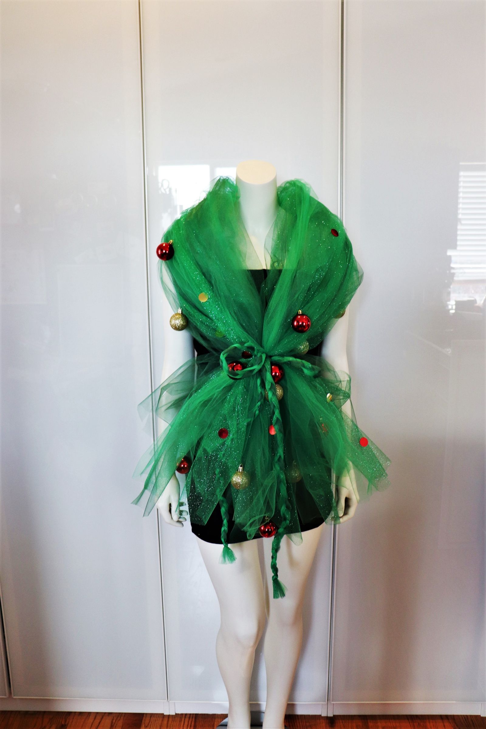 Festive Multi-Way Brooch Scarf Accessory : 18 Steps (with Pictures ...