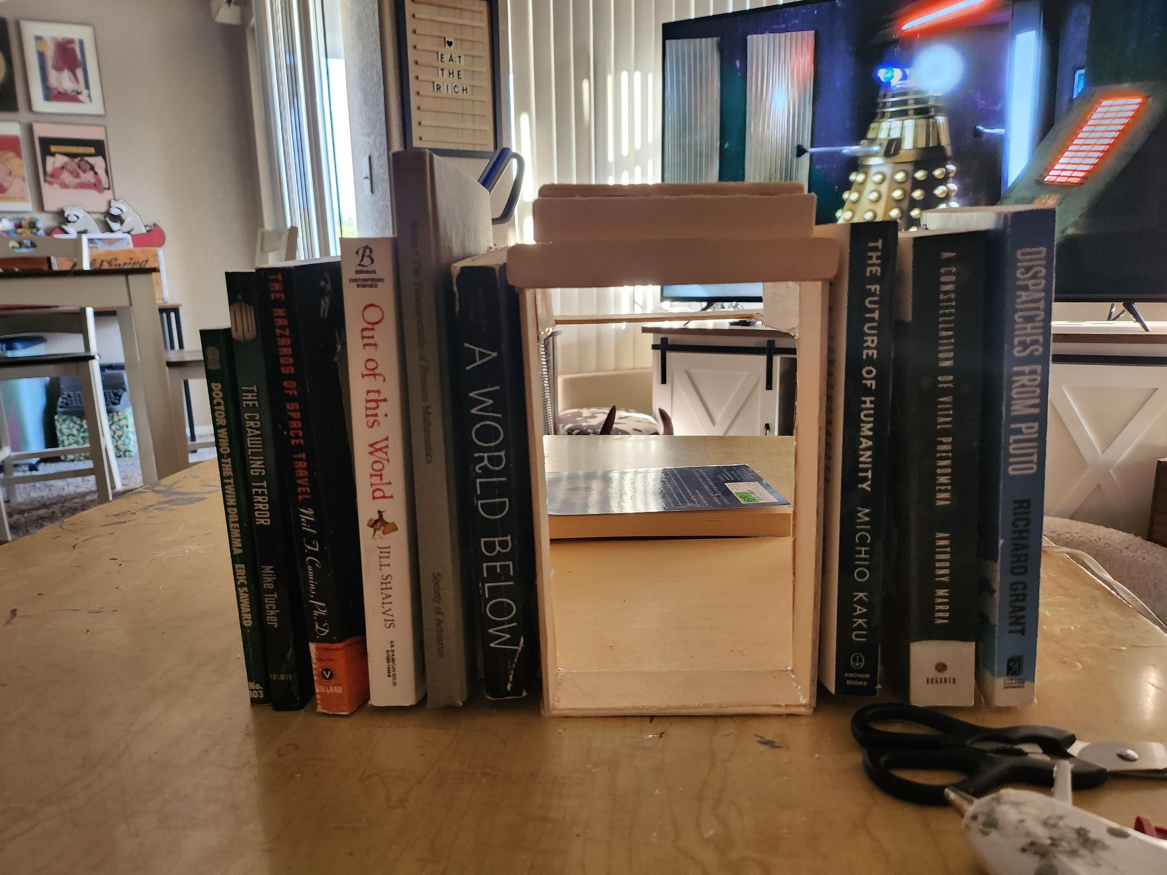 Doctor Who TARDIS Book Nook (That’s Bigger on the Inside!) : 7 Steps ...