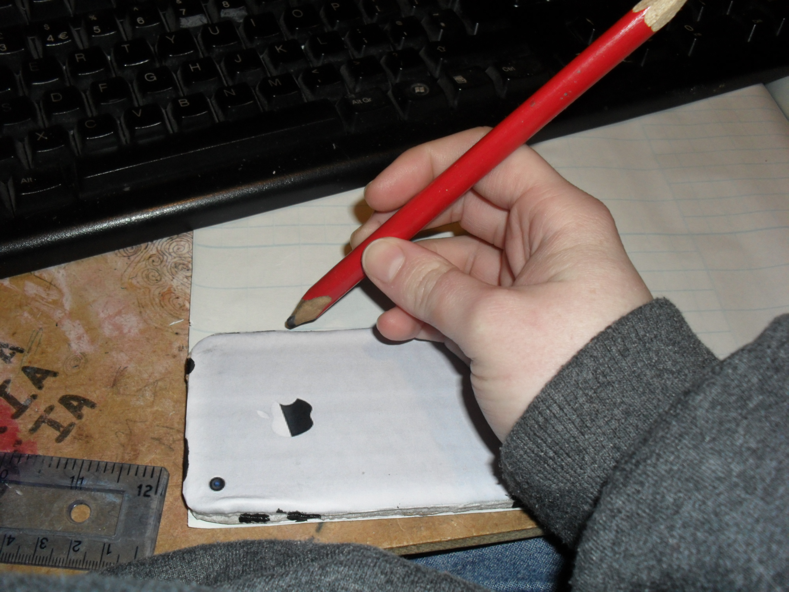 Cardboard Props: How to Make a Prop IPhone or IPad : 8 Steps ...