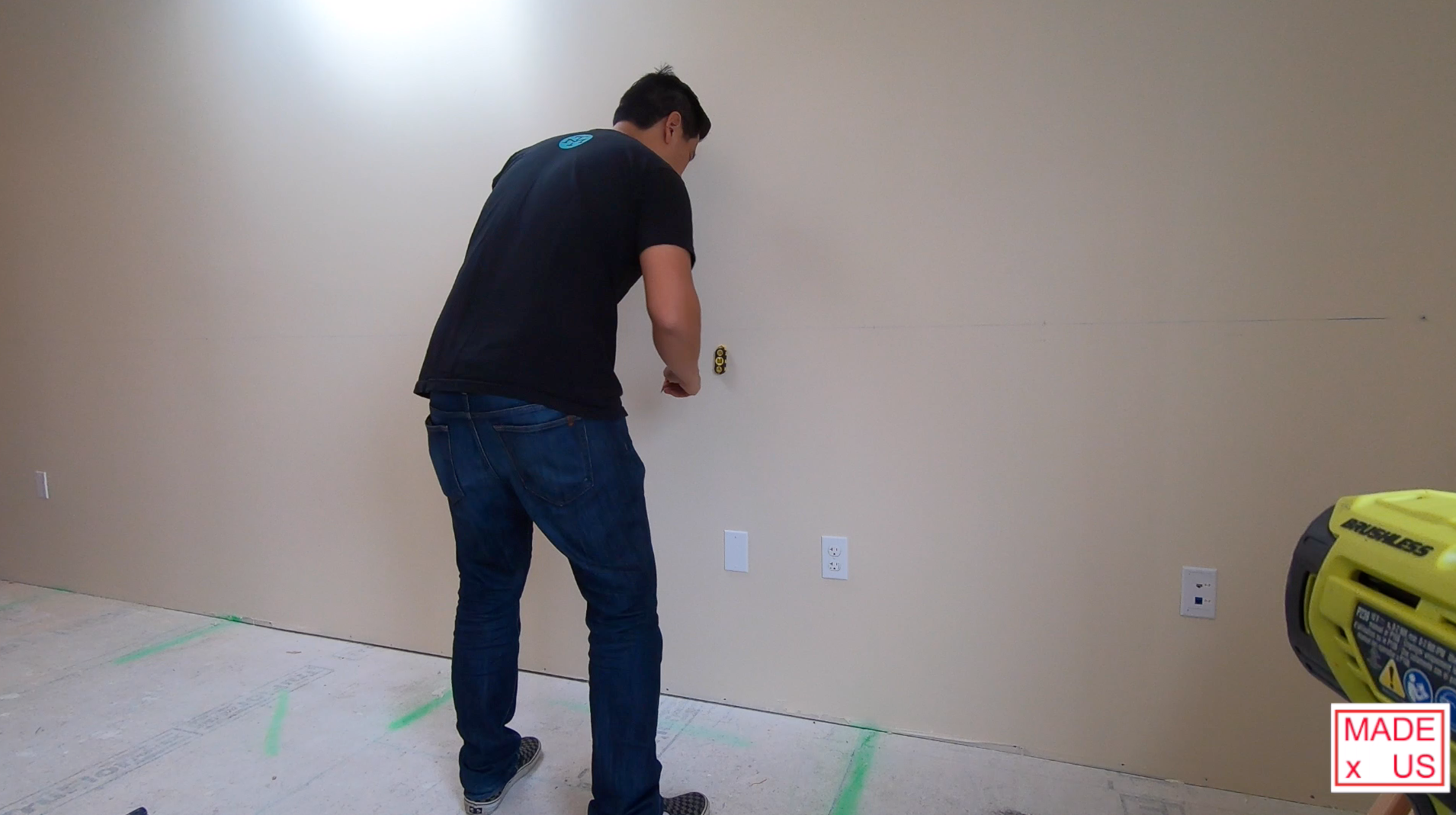 Floating Standing Desk : 7 Steps - Instructables