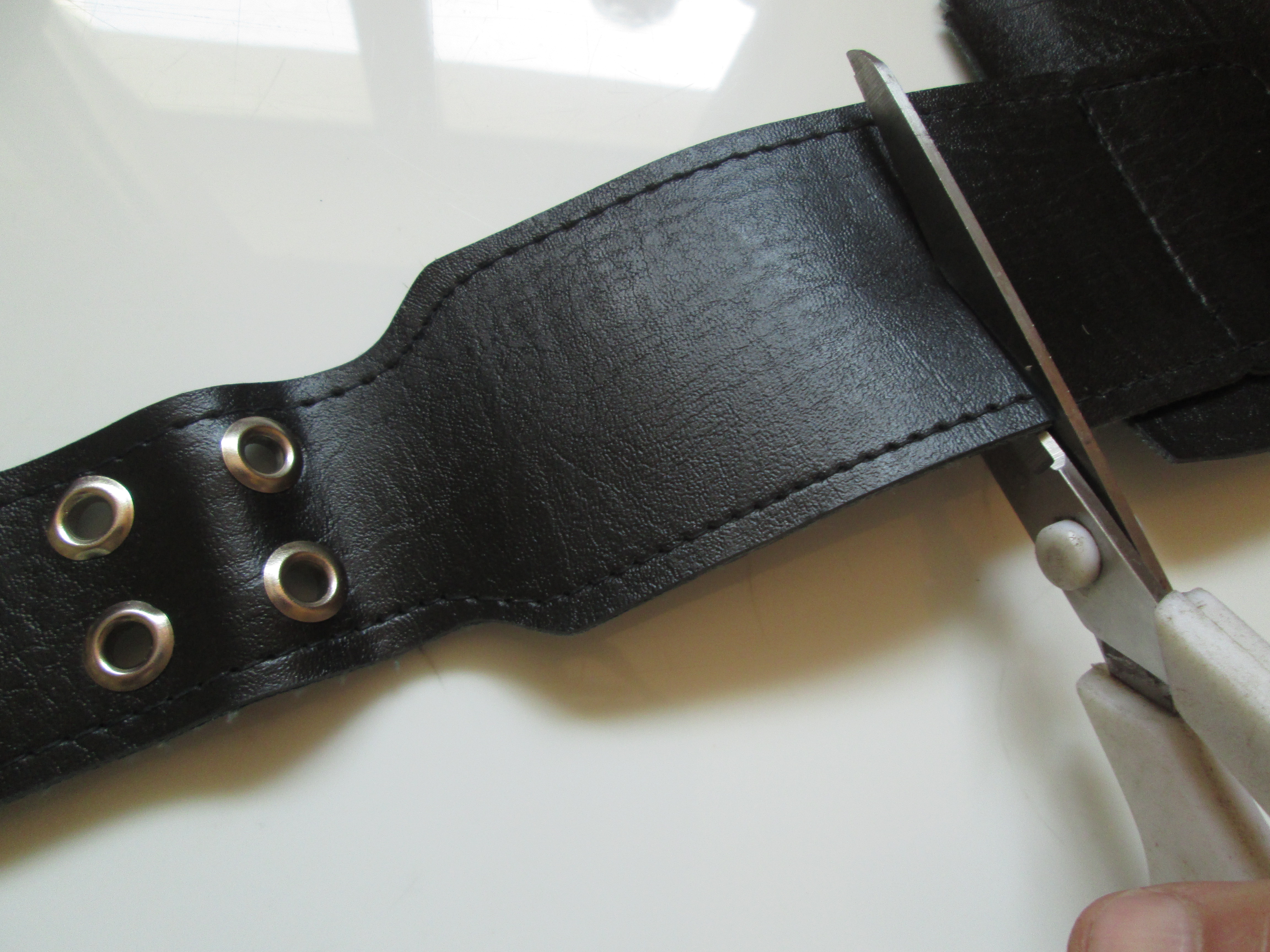 Make Handcuffs From a Suitcase : 5 Steps (with Pictures) - Instructables