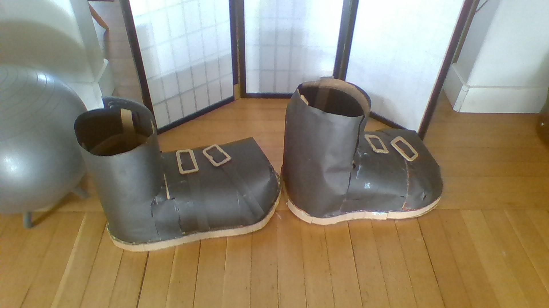 Cardboard Boots(big.) : 9 Steps - Instructables