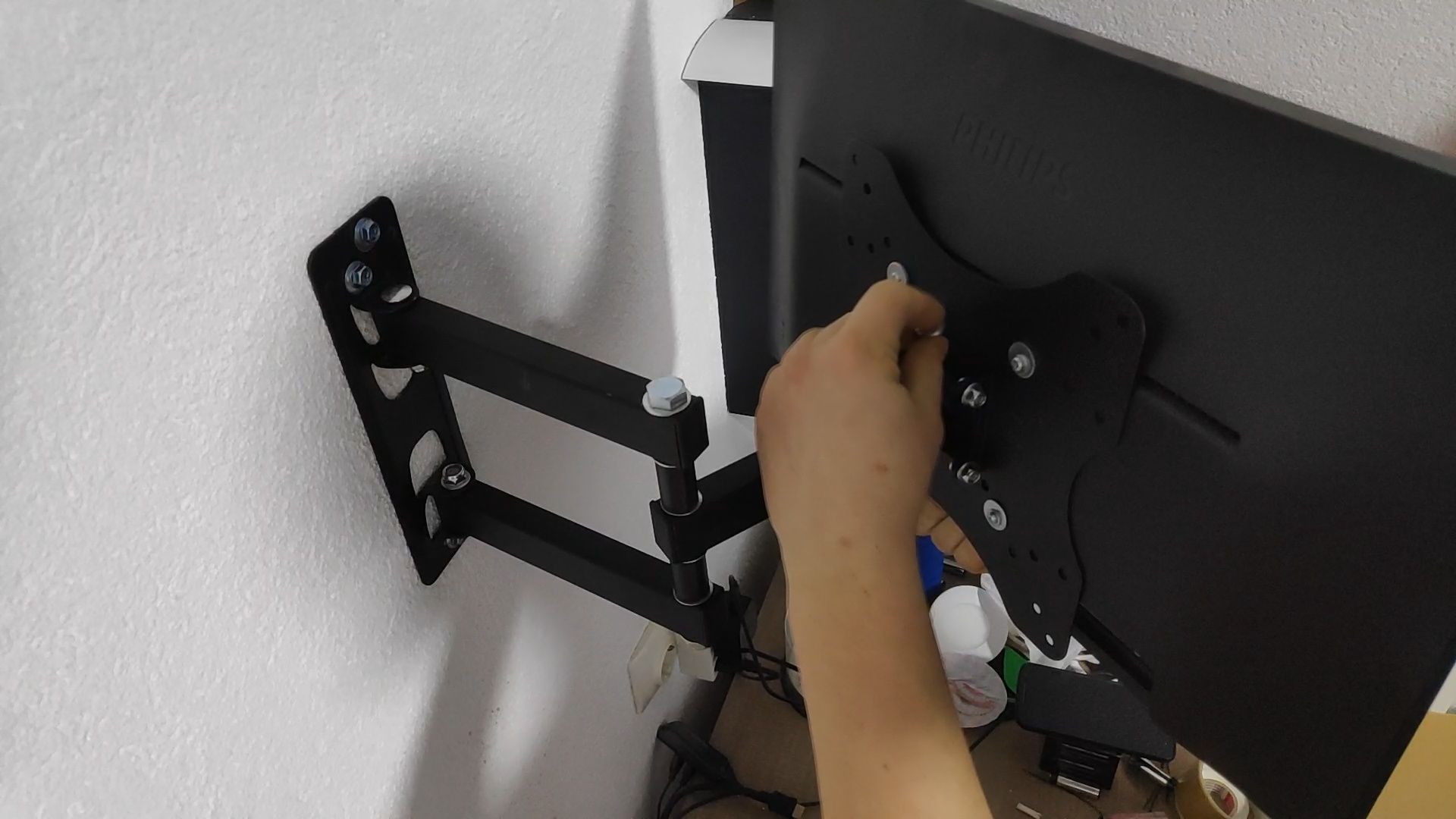 Mount a TV/monitor on the Wall : 7 Steps - Instructables