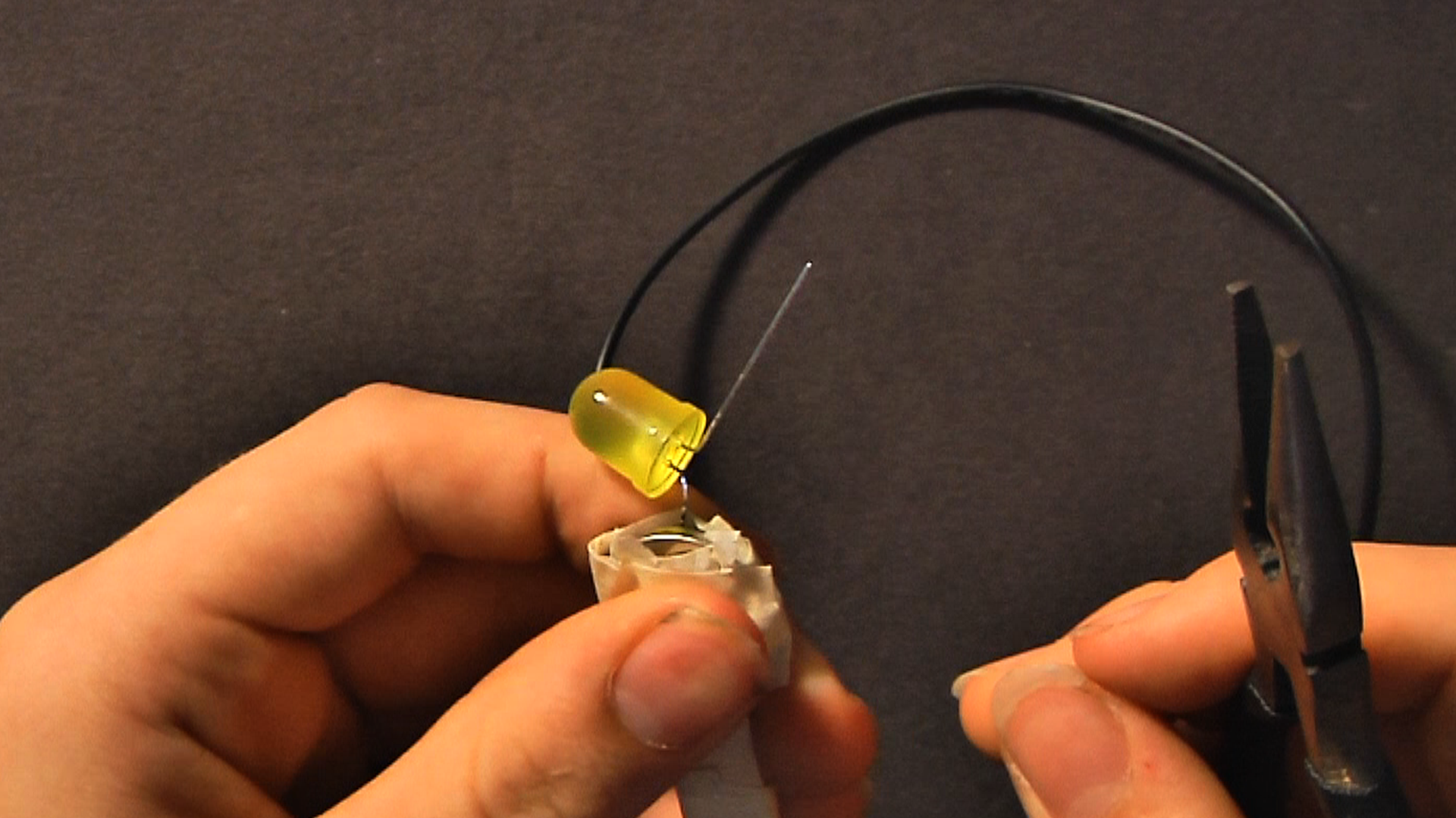 Steady Hands Game : 8 Steps - Instructables