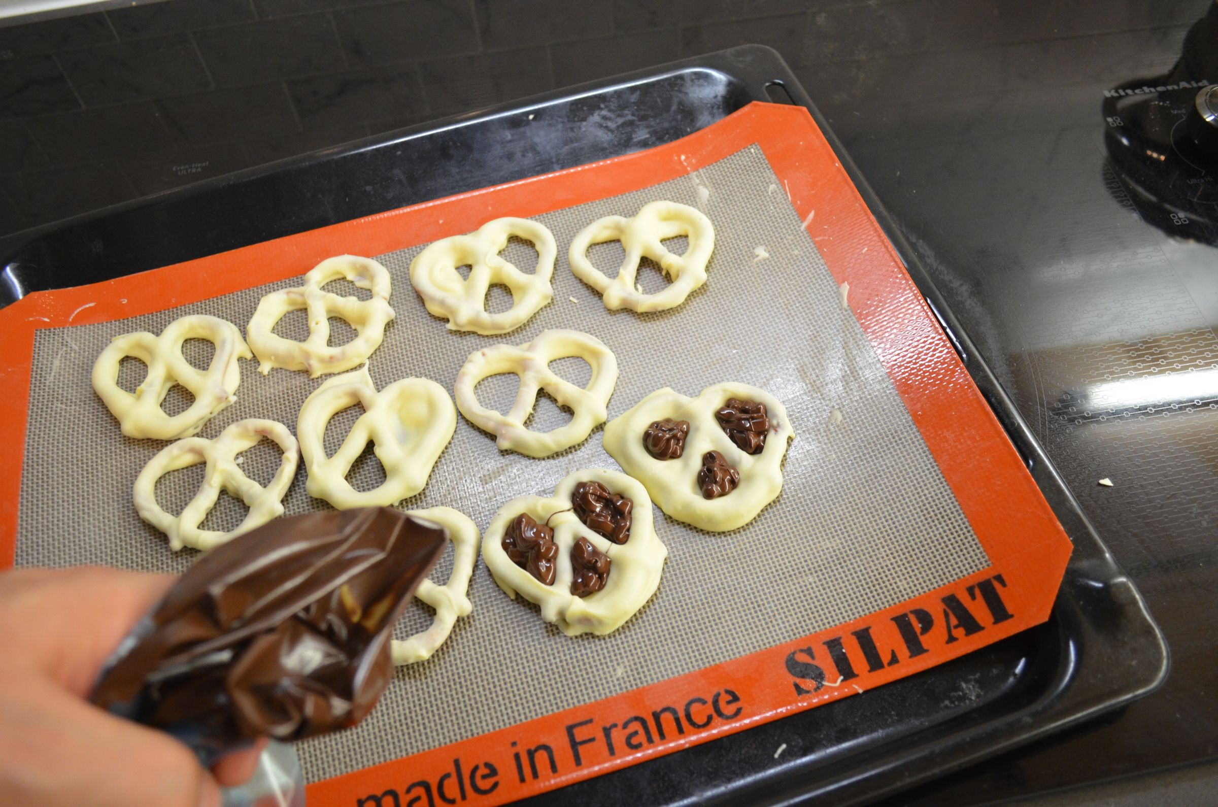 The Scream - Chocolate Pretzel Faces : 3 Steps - Instructables
