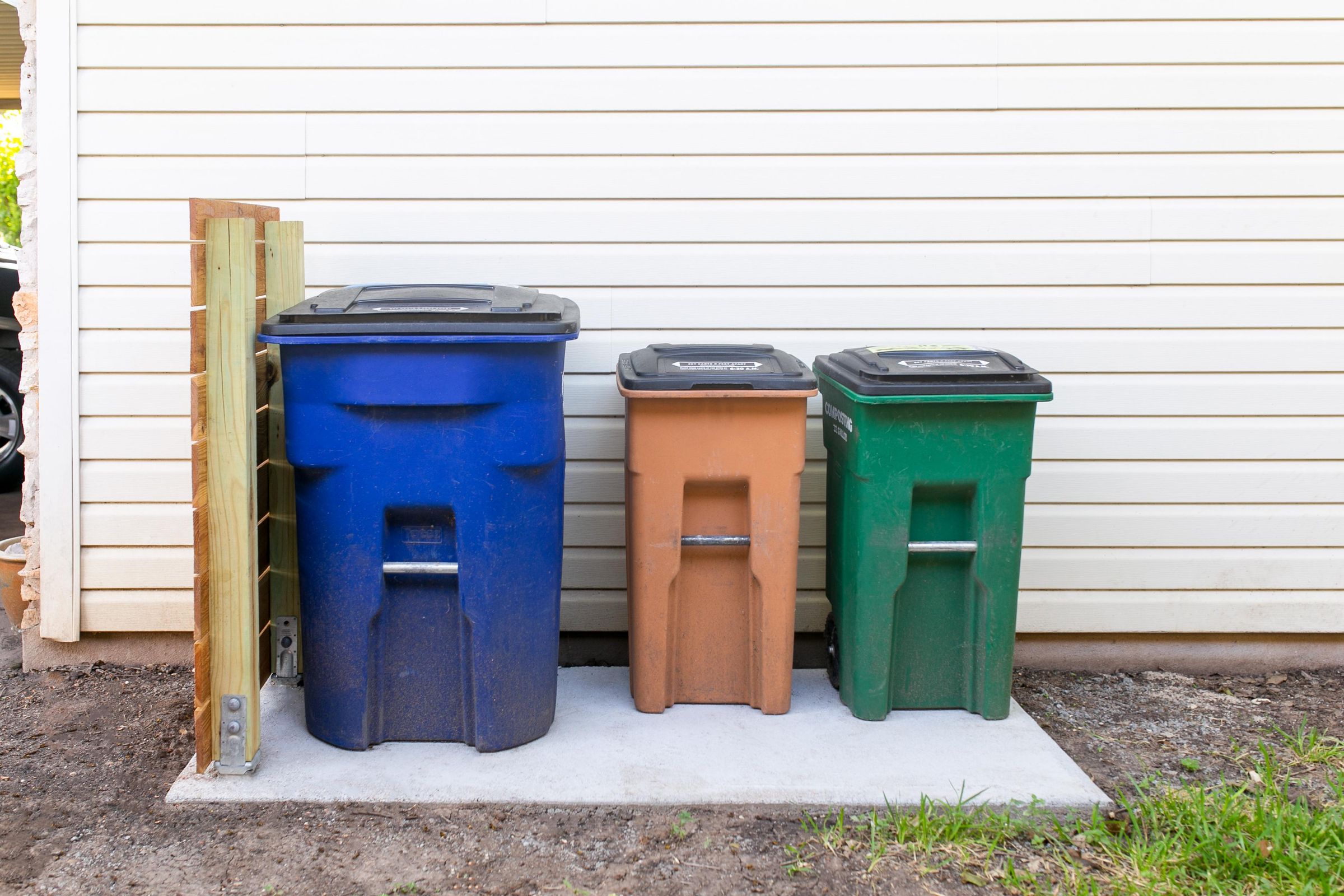 DIY Privacy Fence for Trash Cans (and Other Ugly Stuff) : 11 Steps ...