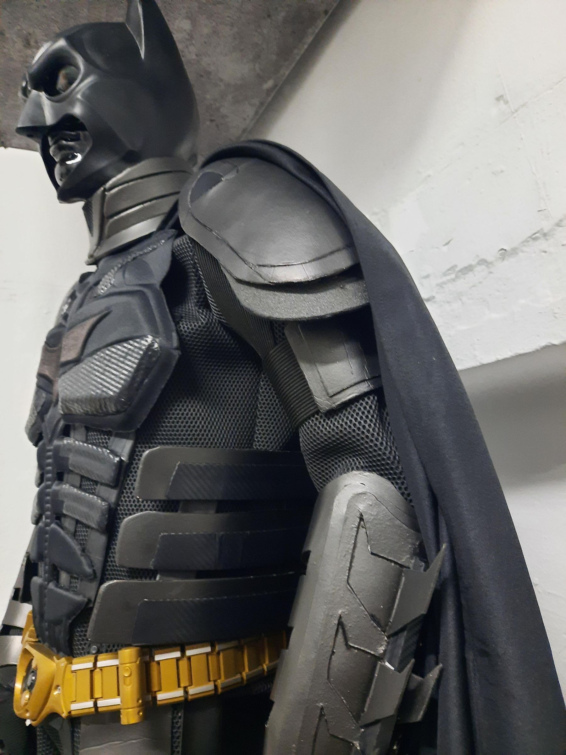 Batman - Automatic Gaunlet : 6 Steps (with Pictures) - Instructables