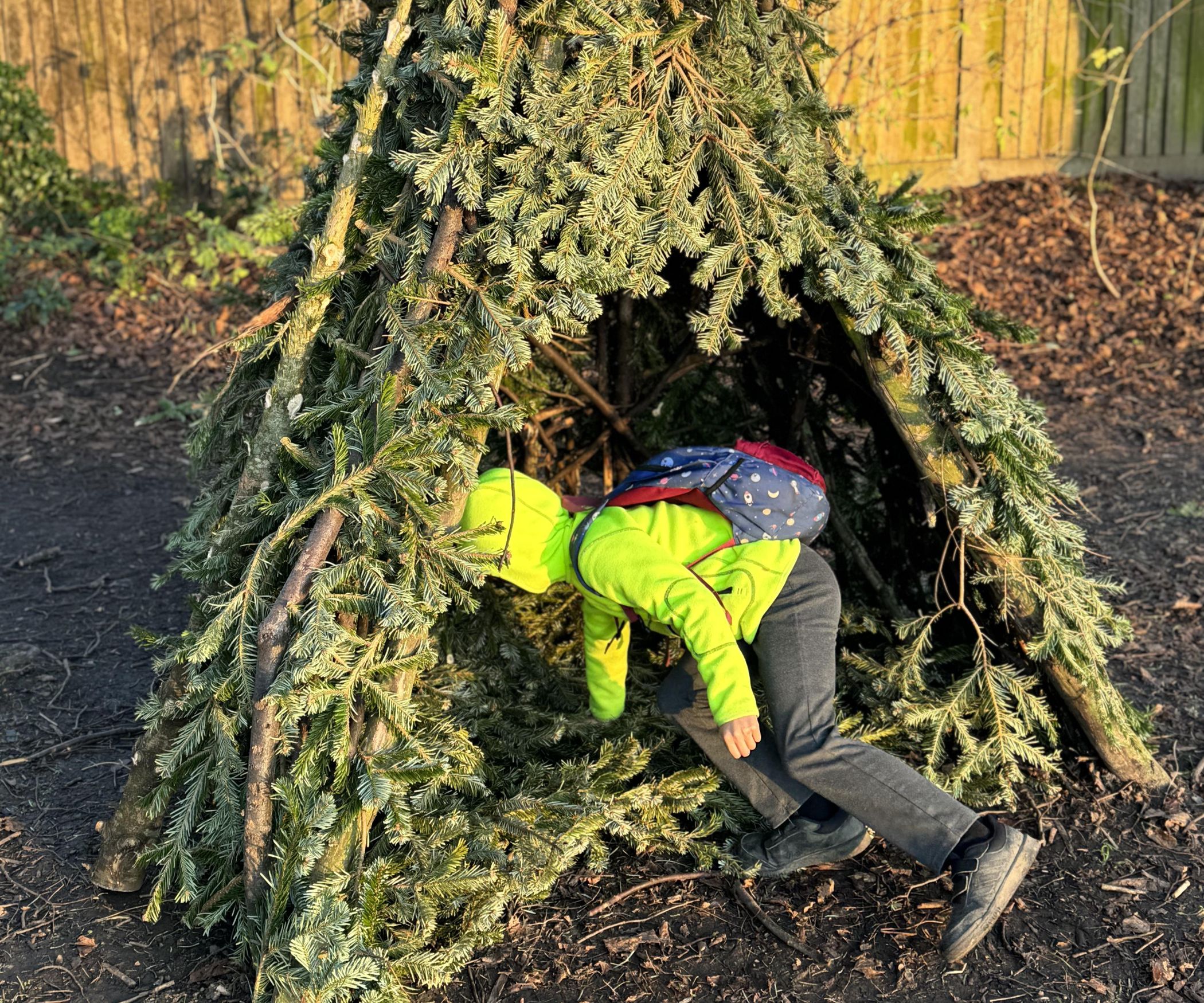 Upcycled Xmas Tree Den : 12 Steps (with Pictures) - Instructables