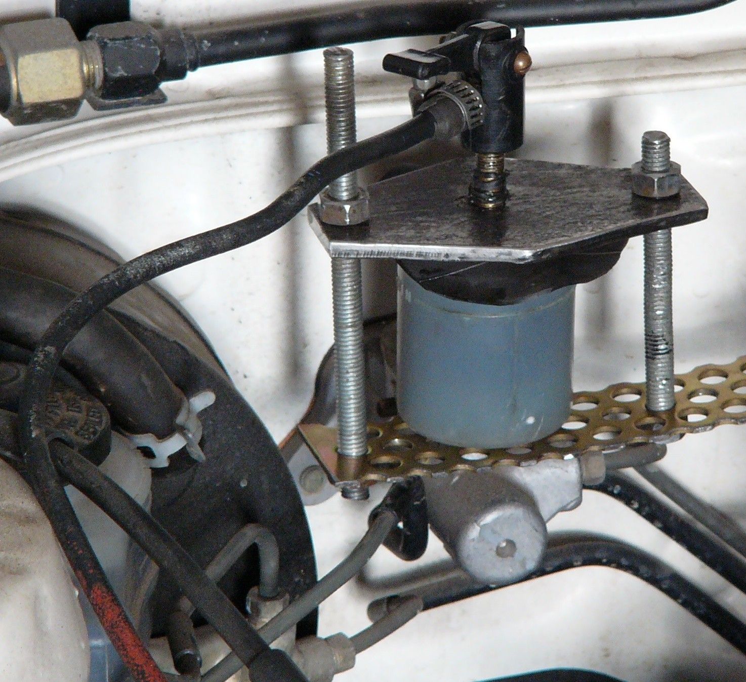 A DIY Brake Bleeder Using Either Pressure or Vacuum : 7 Steps ...