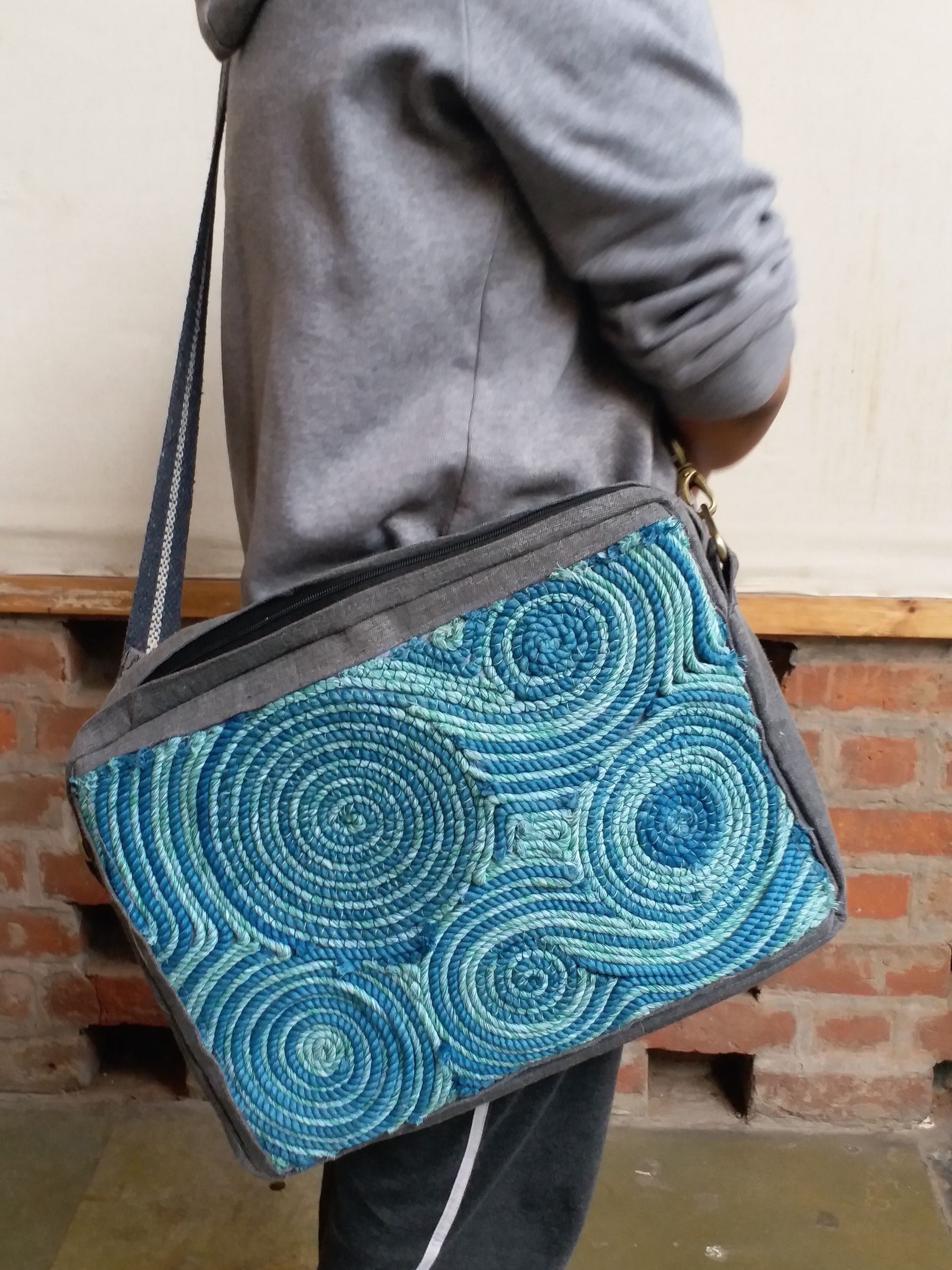 Wavy Laptop Bag! : 10 Steps - Instructables