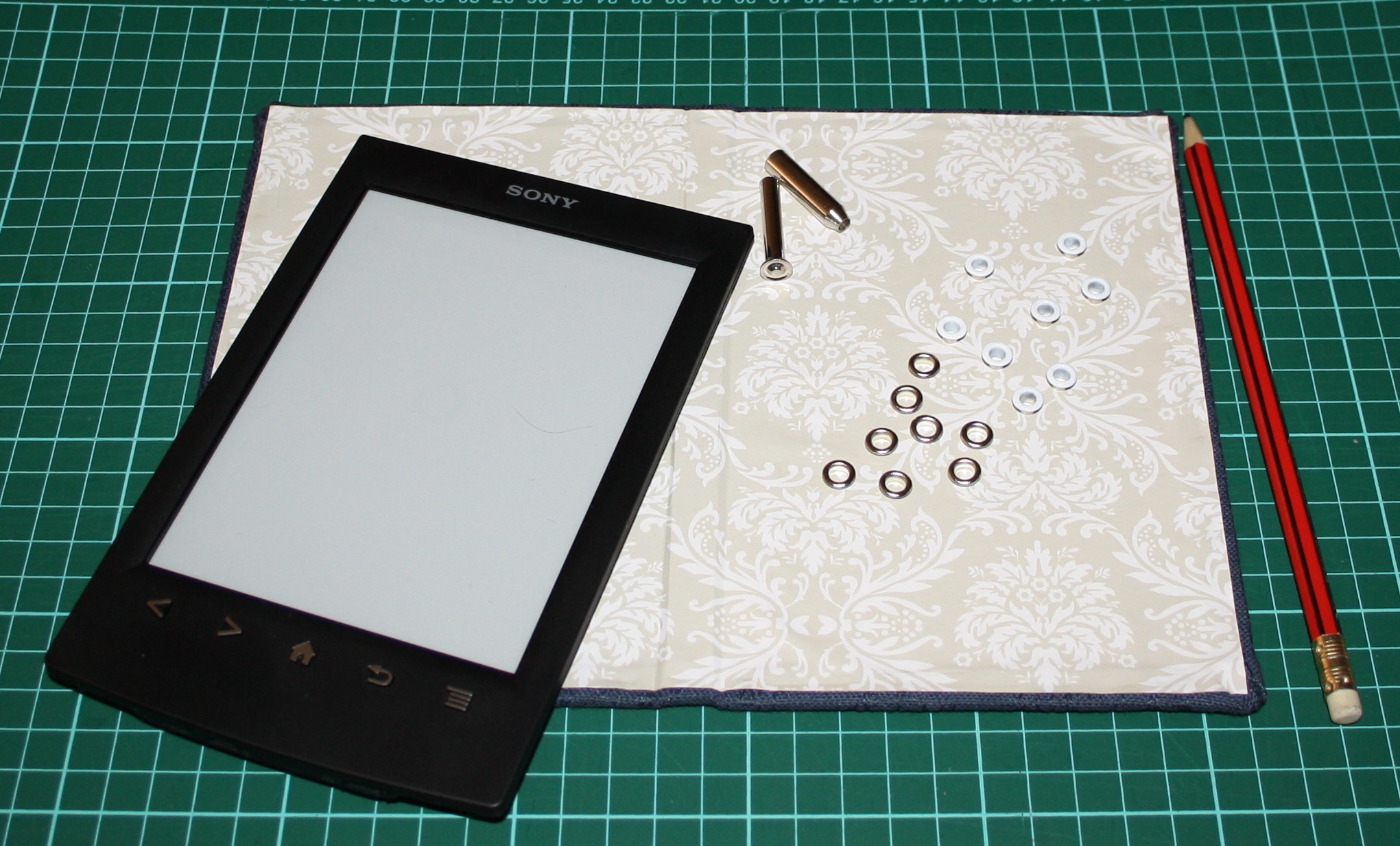 EReader or Tablet Cover : 13 Steps - Instructables