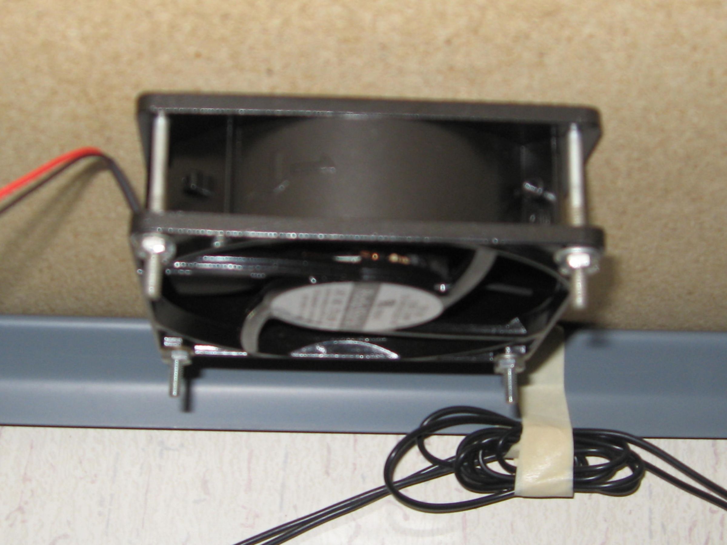 Laptop Cooling Desktop : 5 Steps - Instructables