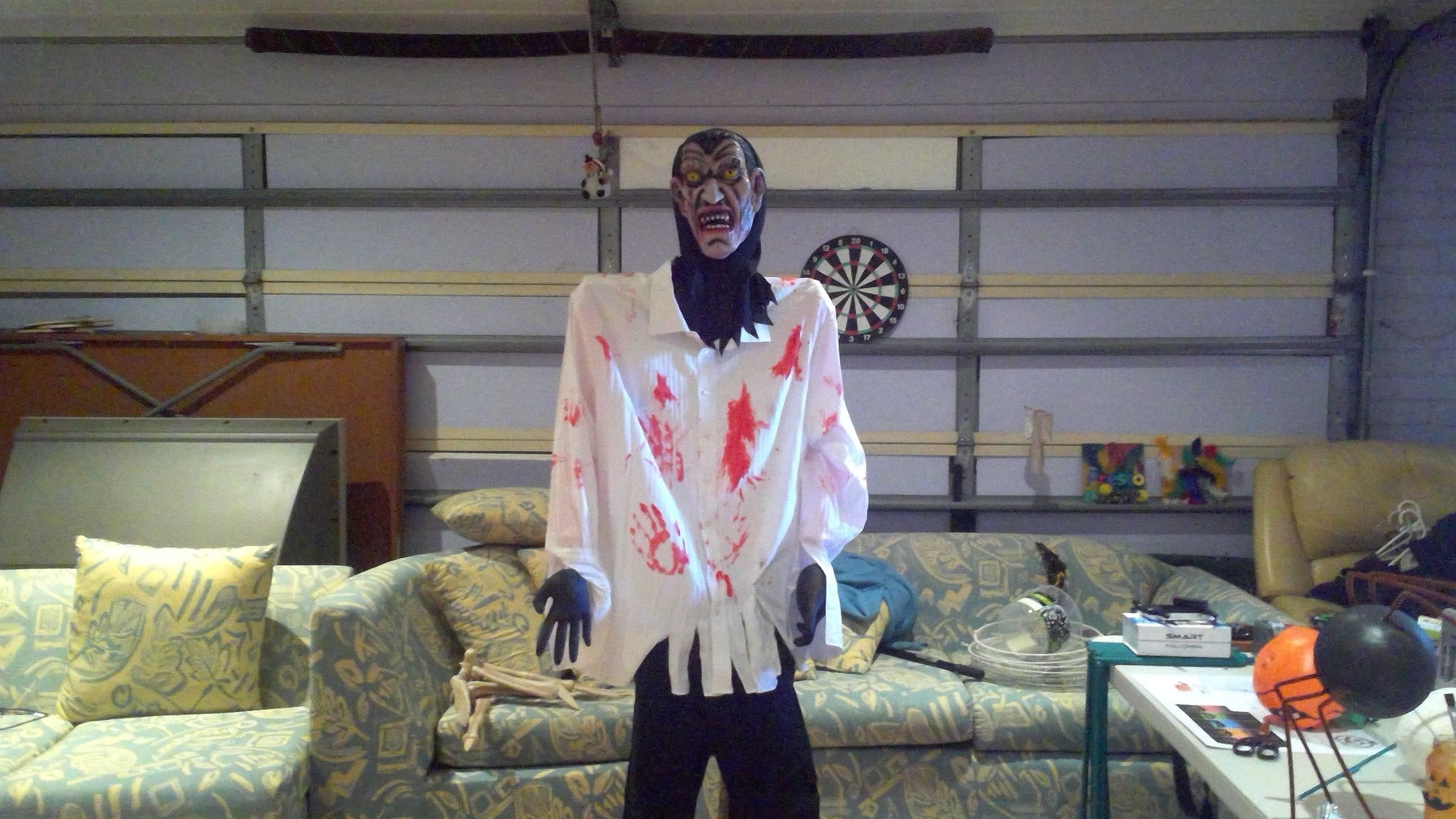 The Limping Zombie Prop : 6 Steps - Instructables