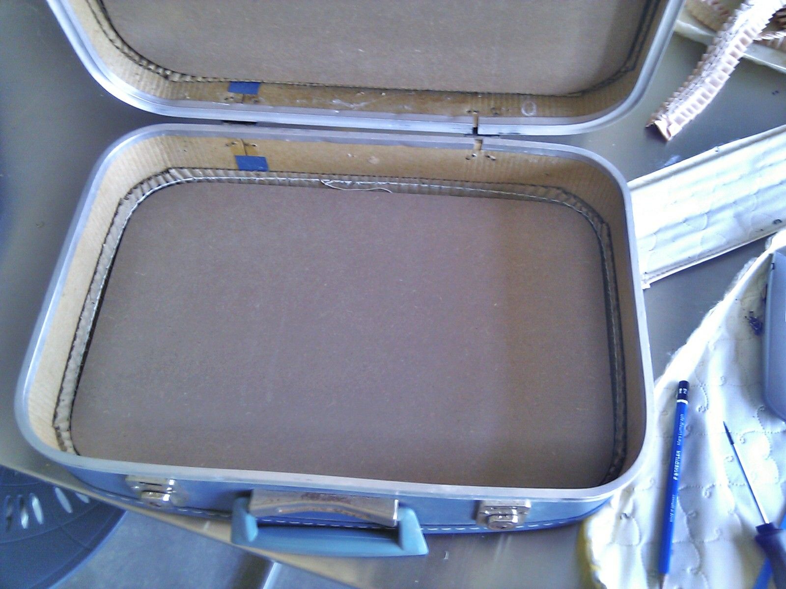 Retro Suitcase Stool : 7 Steps - Instructables