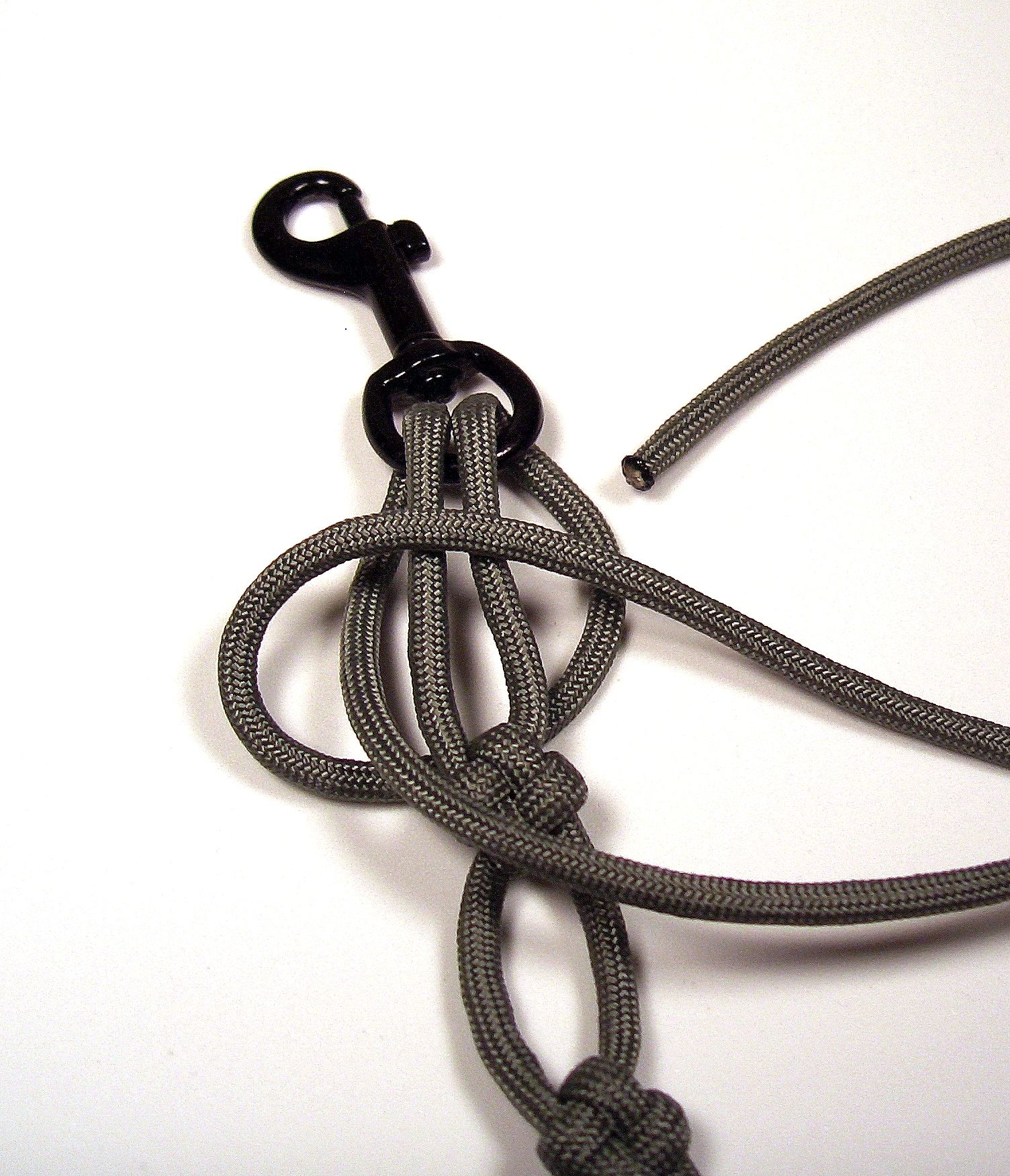 Cross Knot Paracord Lanyard : 13 Steps (with Pictures) - Instructables