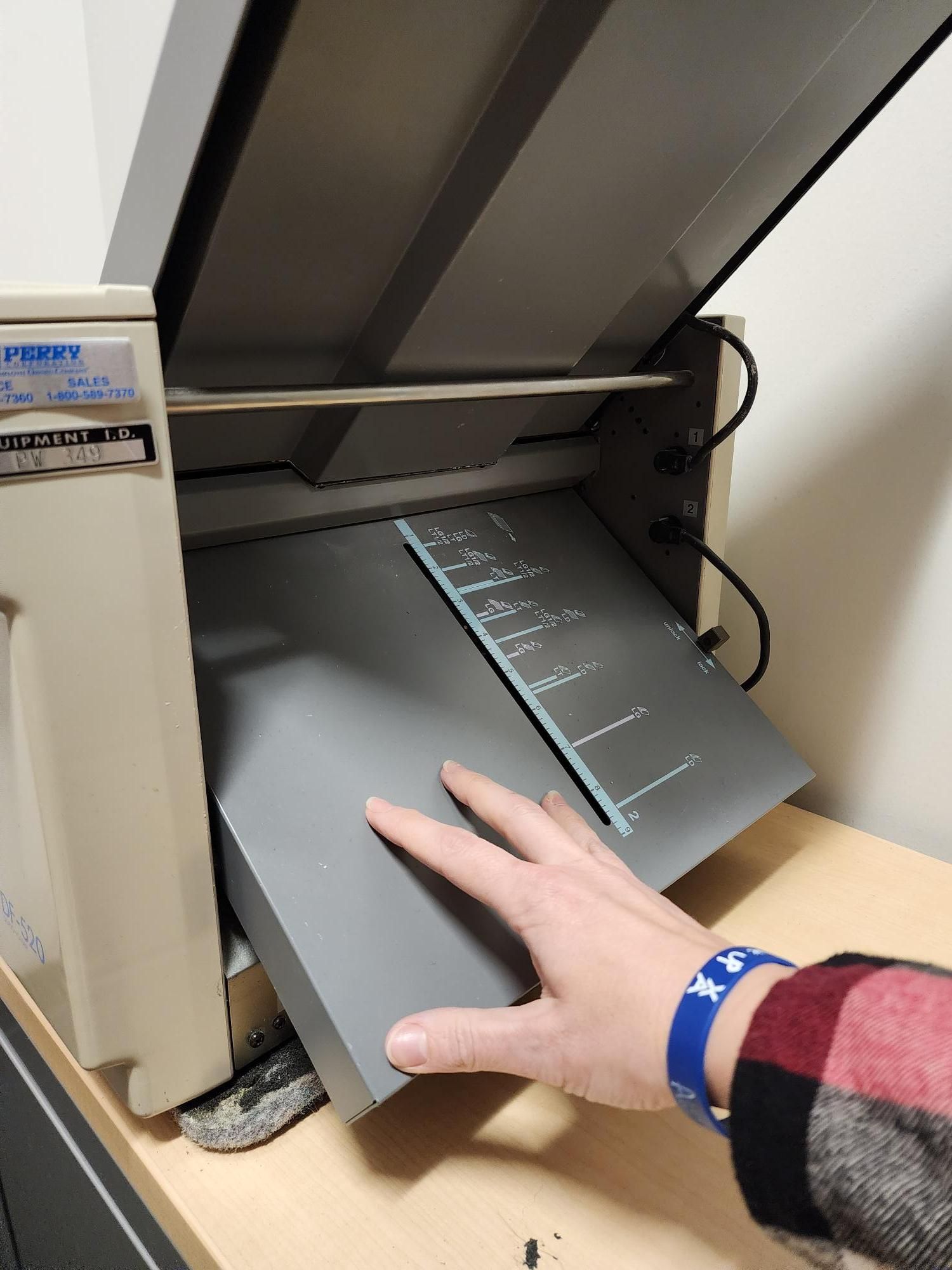 How to Create a "Z-Fold" Using a Duplo DF-520 Folding Machine : 9 Steps ...