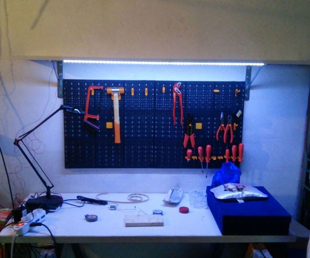A Very Simple LED Workbench : 4 Steps - Instructables