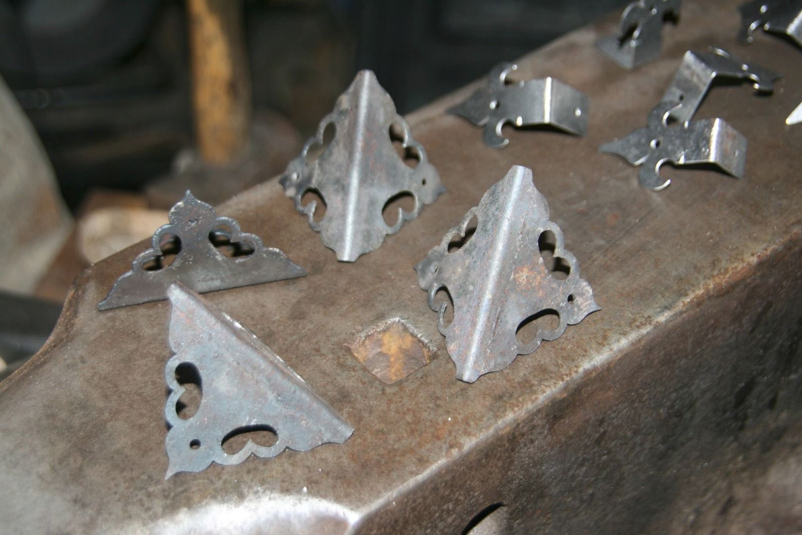 Medieval / Renaissance Box : 10 Steps (with Pictures) - Instructables