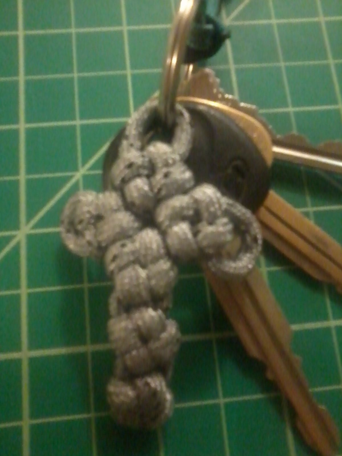 Paracord Cross-Knot Cross : 12 Steps - Instructables