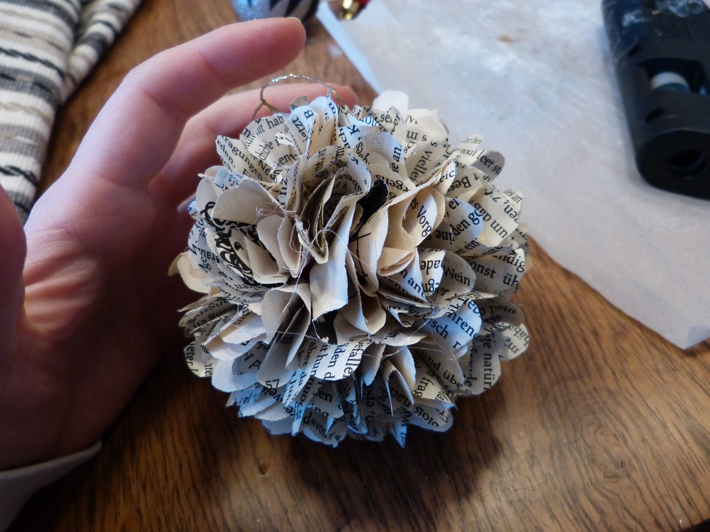 Book Page Balls : 6 Steps (with Pictures) - Instructables