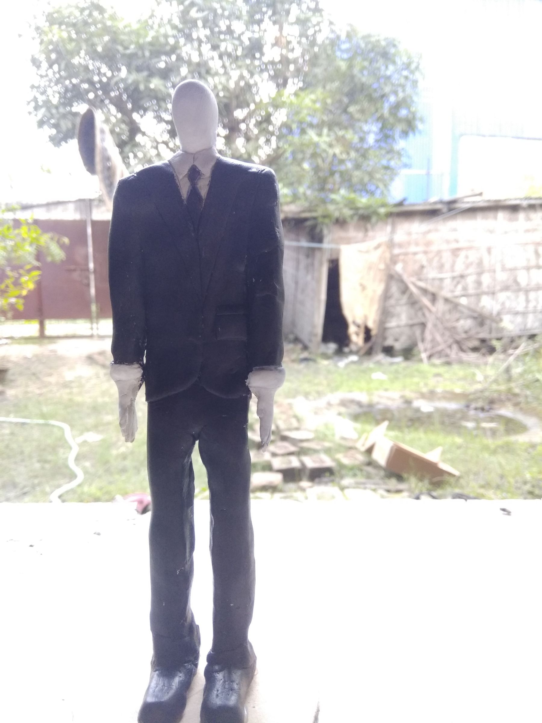 Slender Man's Handmade Sculpture : 4 Steps - Instructables