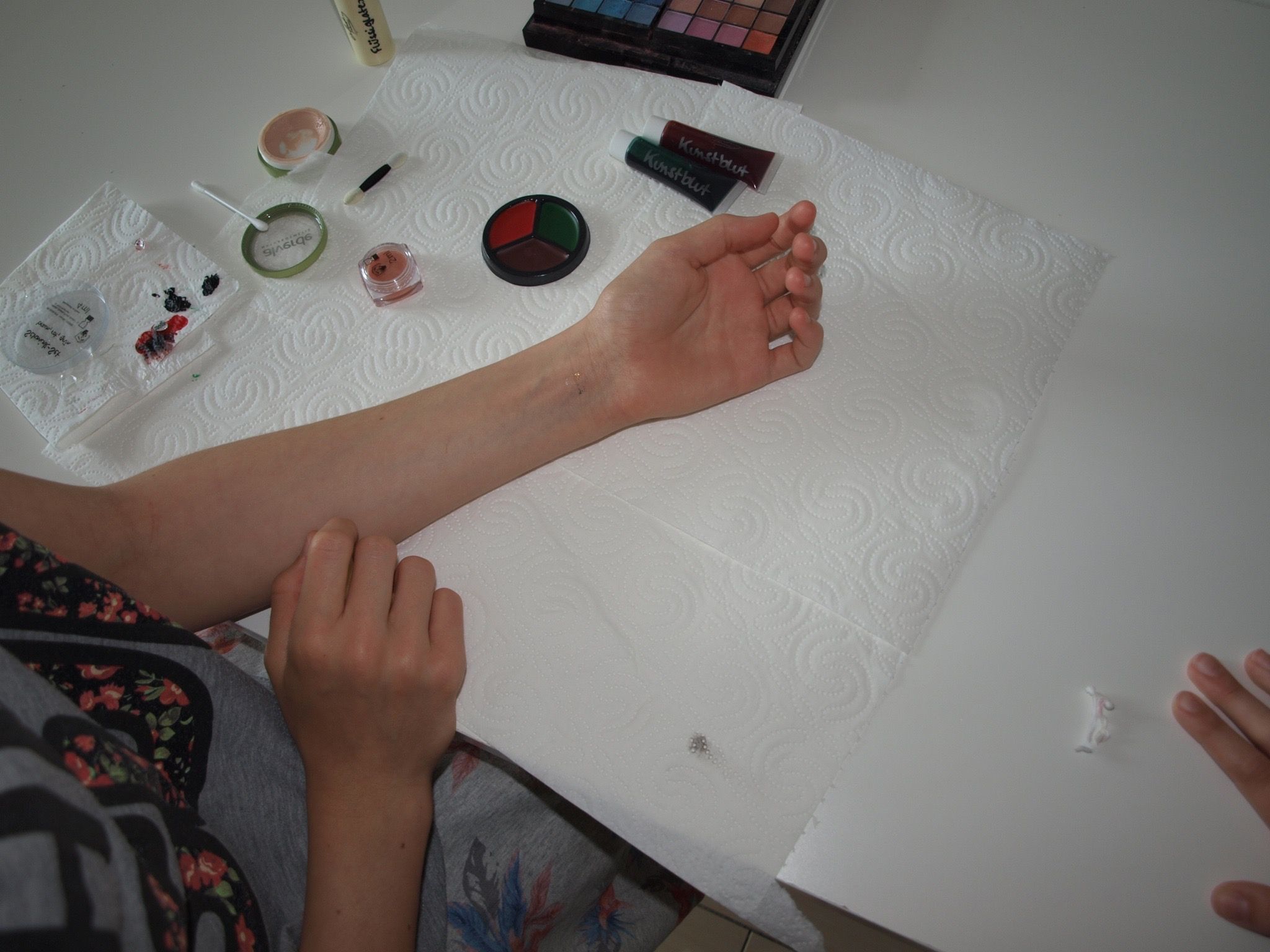 Fake Scar Tutorial for Halloween : 8 Steps - Instructables