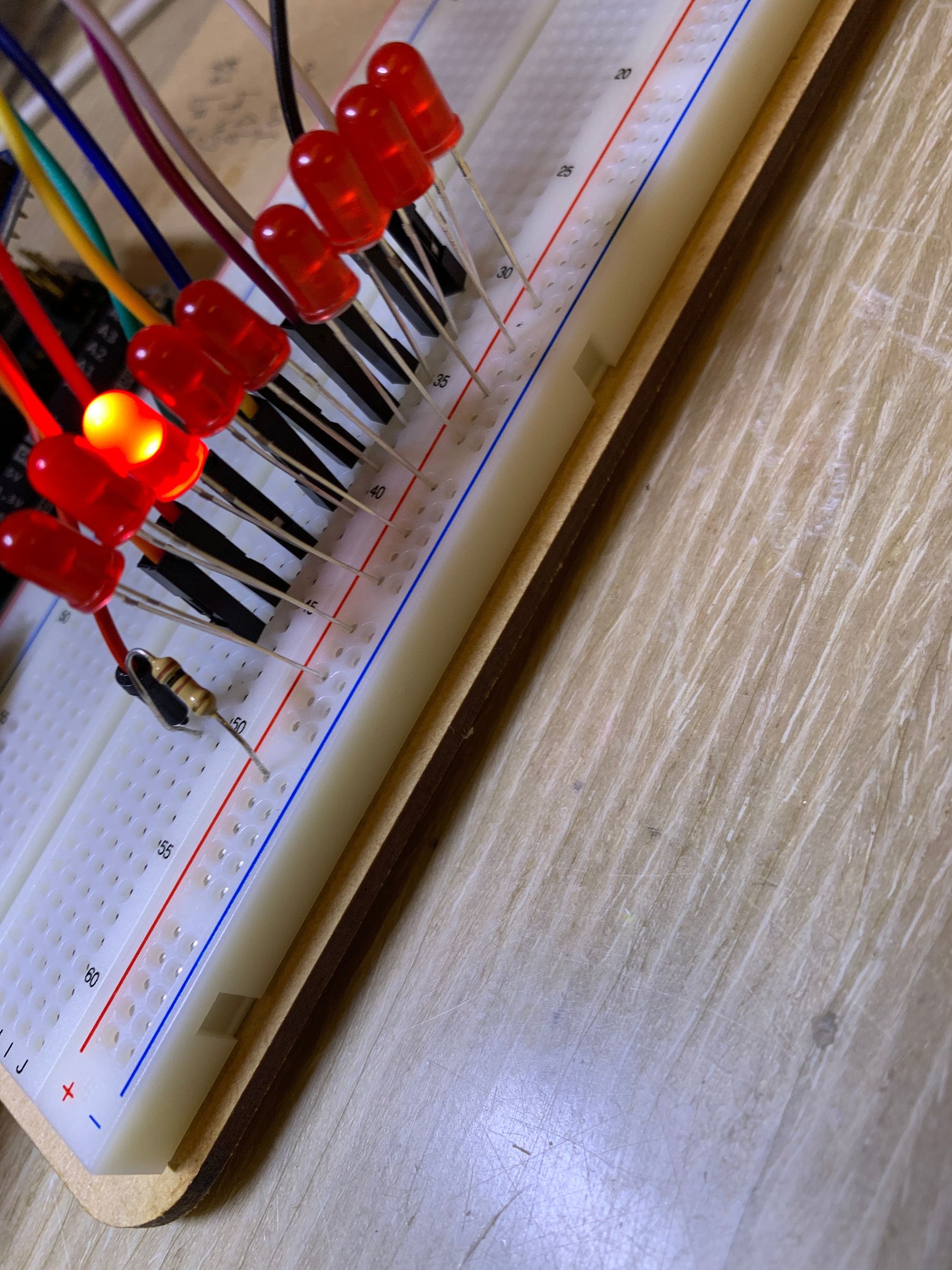 Knight Rider Circuit 2 : 5 Steps - Instructables