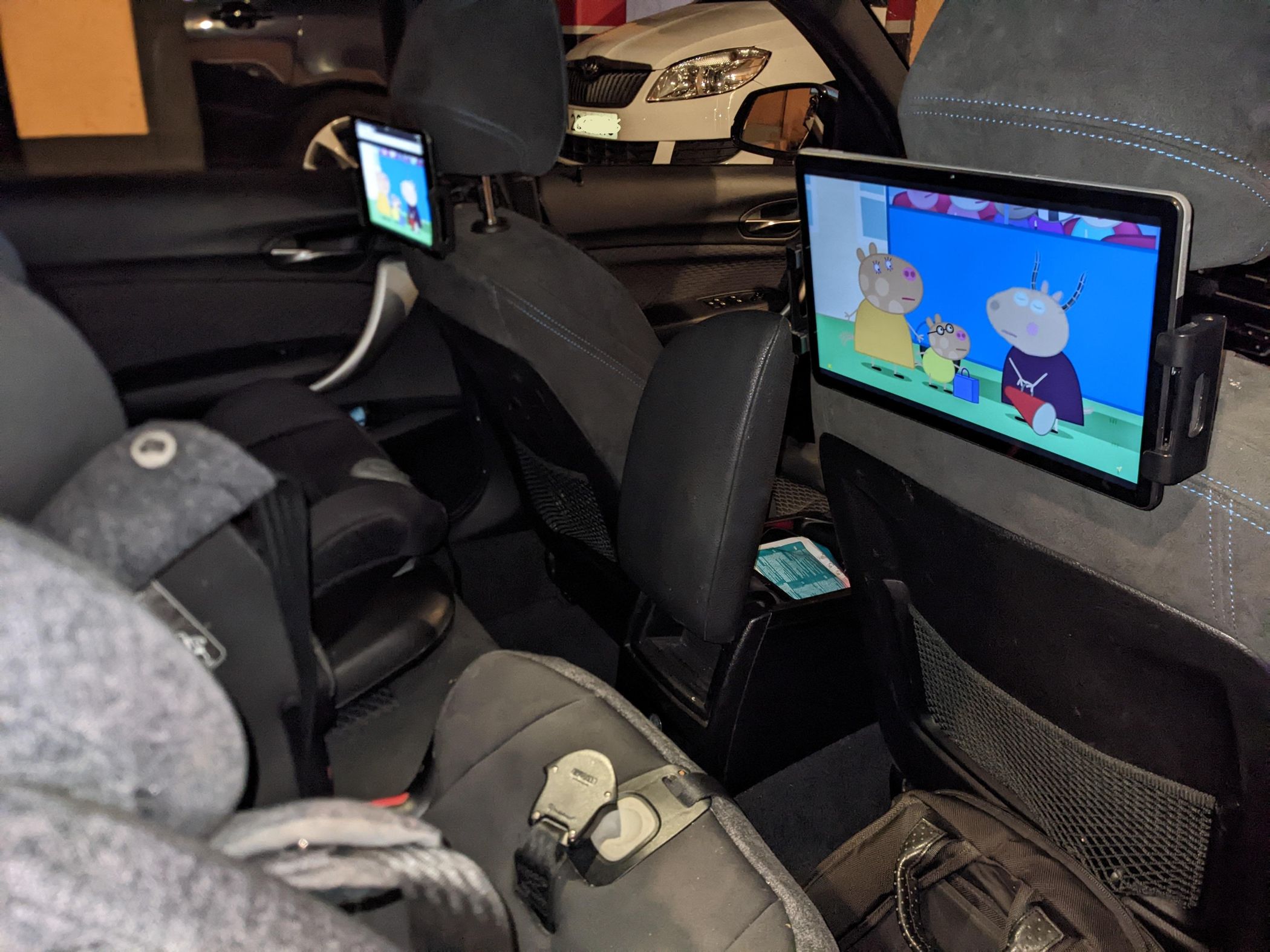 Dual Screen Media Player for Cars & Kids With Old/reused Kit : 7 Steps ...