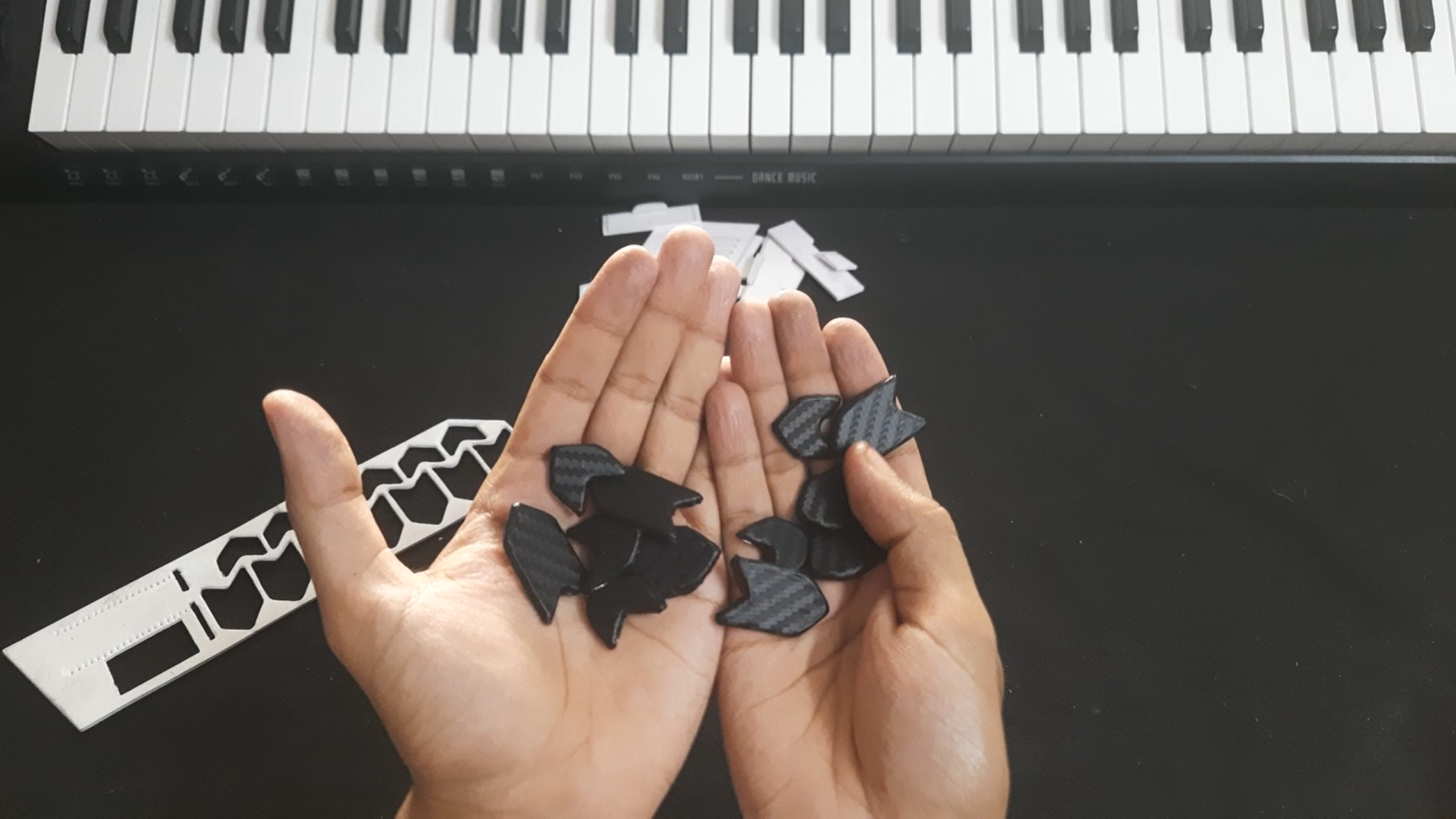 DIY MIDI Bookmark / Piano / Keyboard Using ESP32 and MPR-121 Capacitive ...