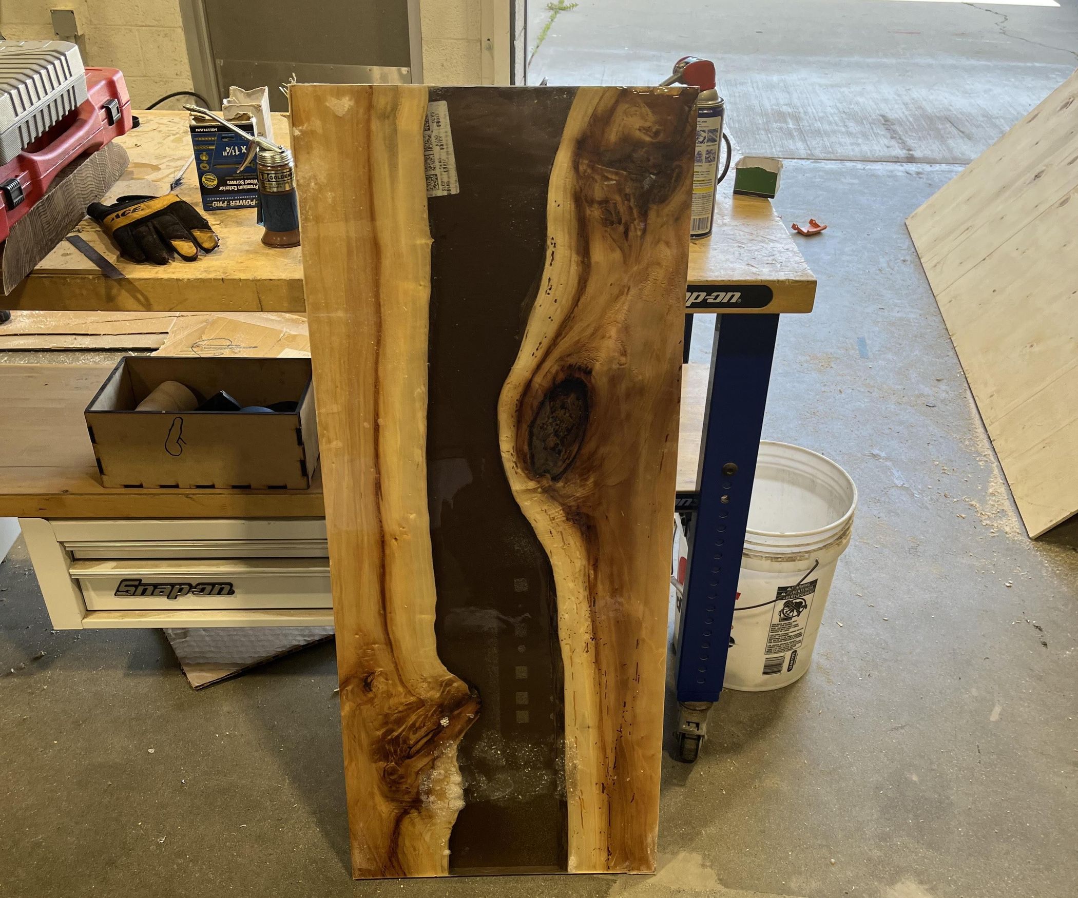 How to Make a Resin Table (River Table Style) : 9 Steps (with Pictures ...
