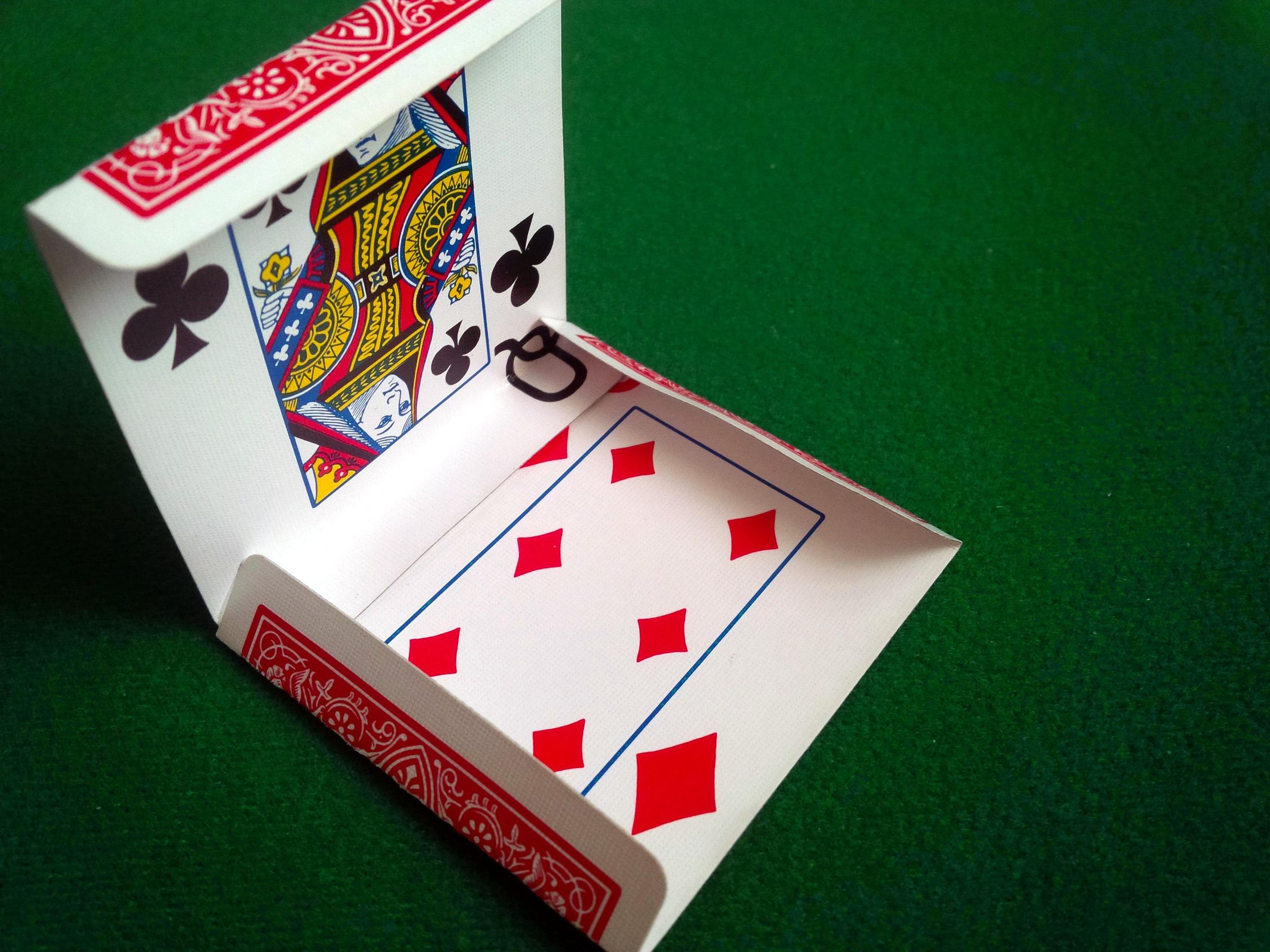 DIY Origami Gift Box From Playing Cards : 6 Steps - Instructables