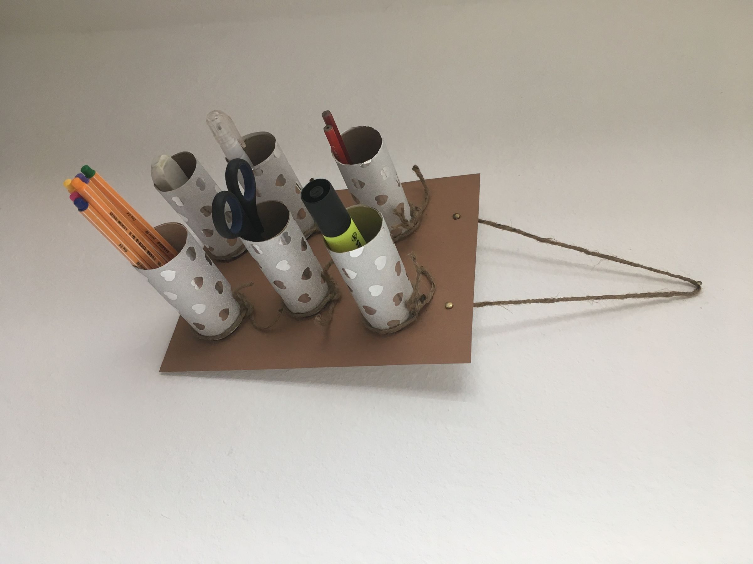"Recycled Wall Pen Holder" : 11 Steps - Instructables