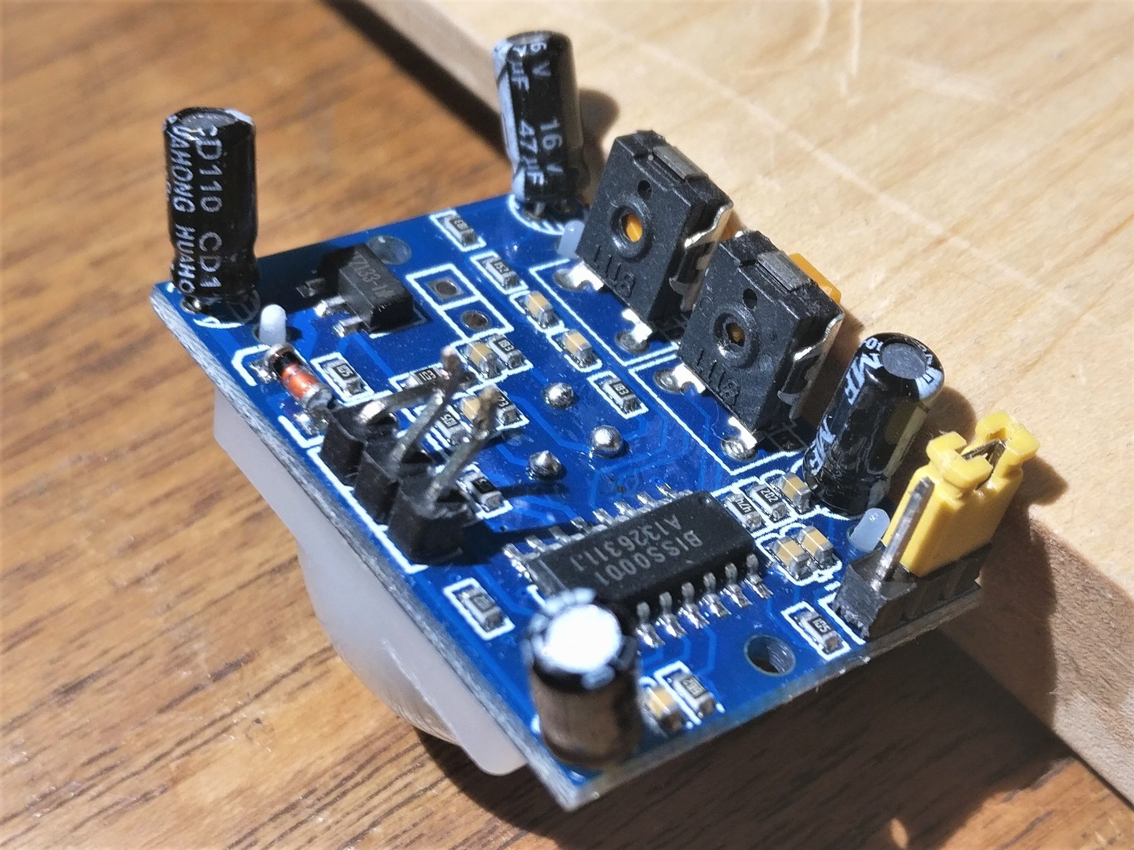 Mini LED Lamp With Movement- (PIR) and Lightssensor (LDR) : 8 Steps ...