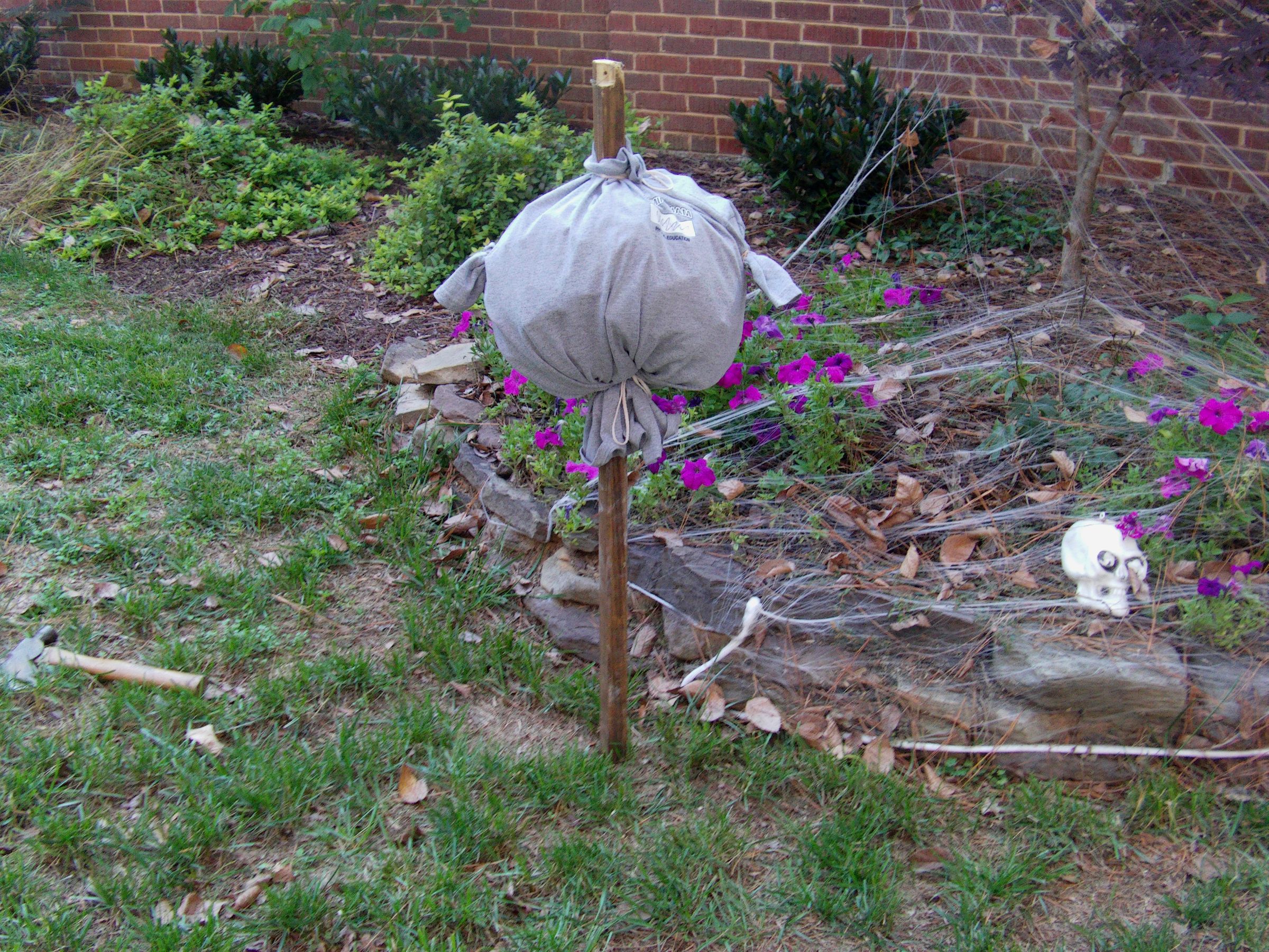 Give Your Hanging Halloween Decorations a Body : 4 Steps - Instructables