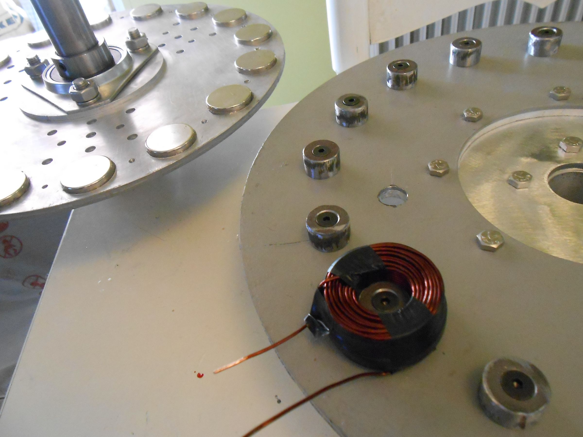 My Vertical Axis Wind Tuebine : 3 Steps - Instructables