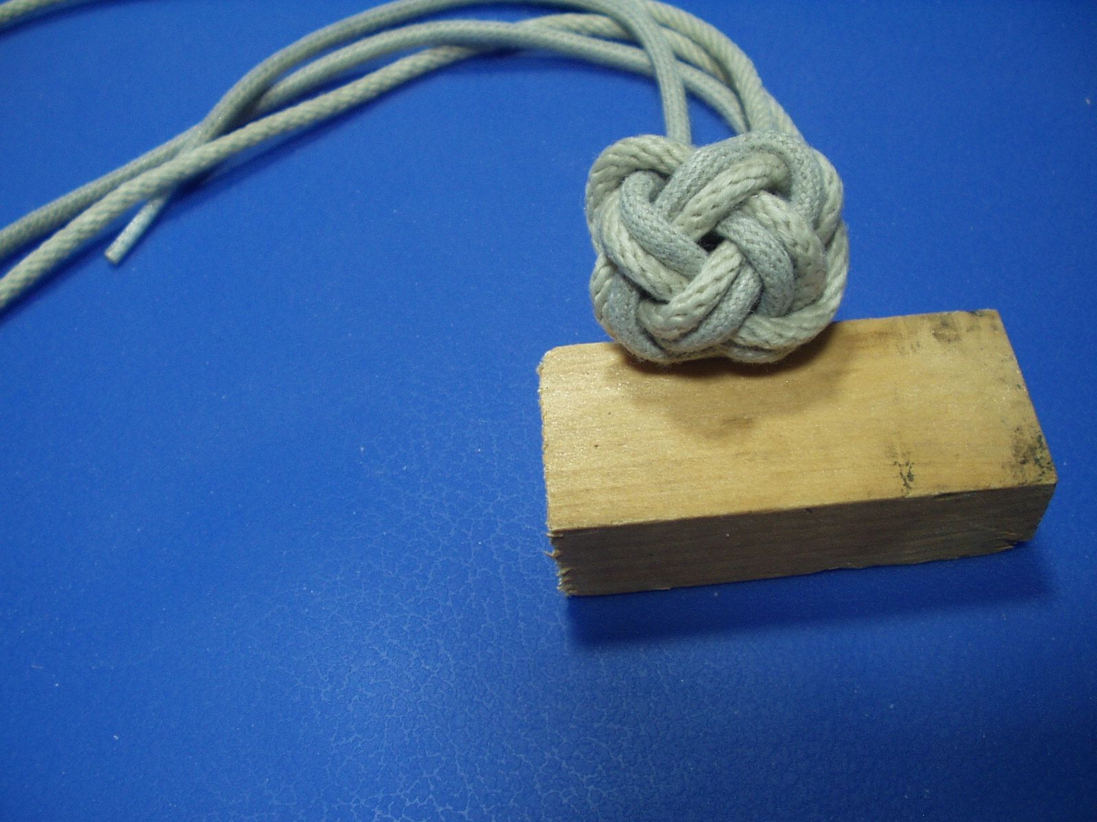 Manrope Knot Lanyard : 7 Steps (with Pictures) - Instructables