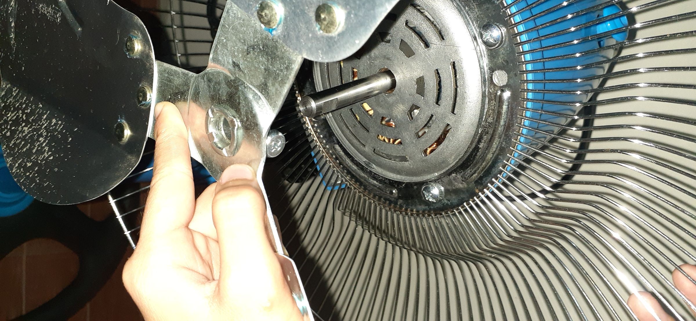 How to Assemble a Pedestal Electric Fan? : 12 Steps - Instructables