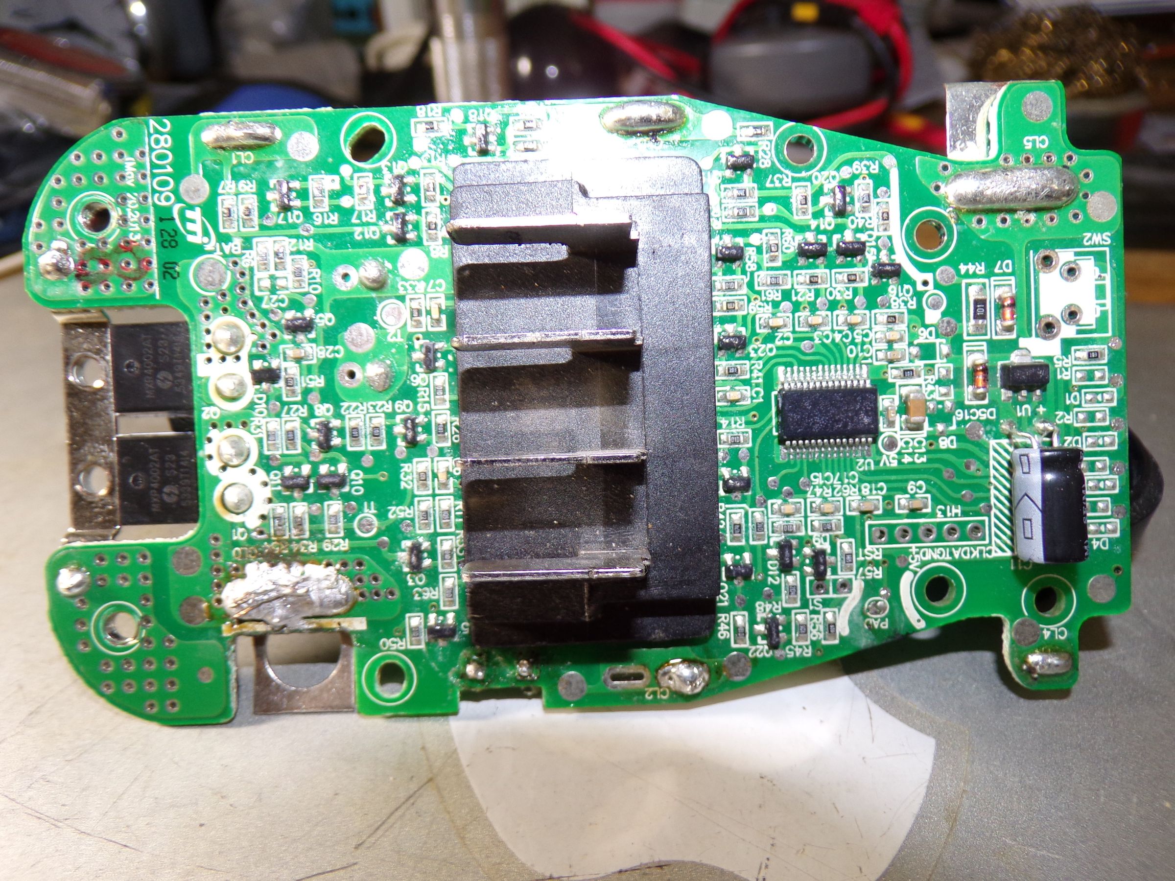Disassembling a 20v Scott's Sync Battery : 4 Steps - Instructables