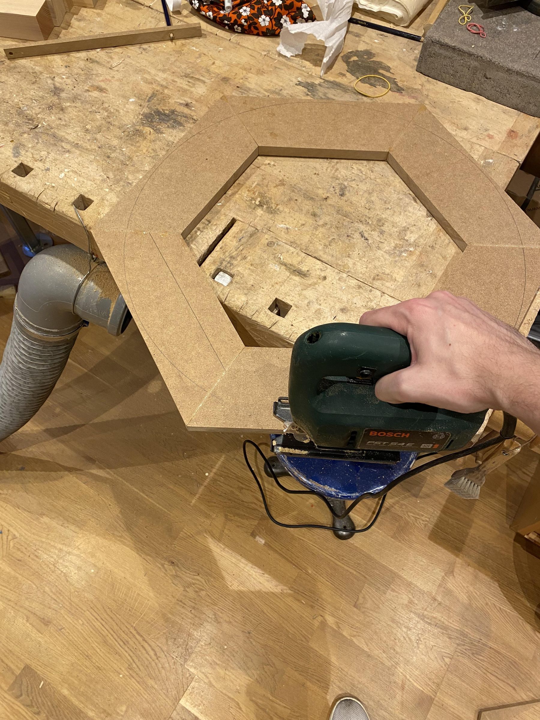 Circular Table Re-Design (Three to Single Leg) : 8 Steps (with Pictures ...