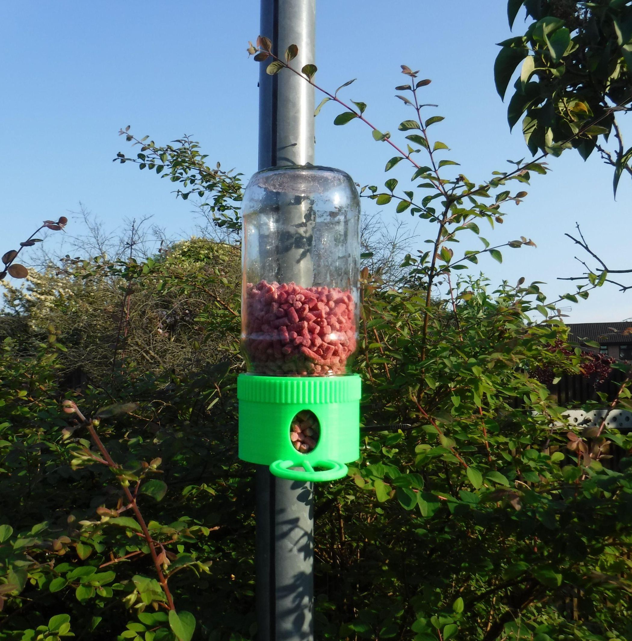 Pickle Jar Bird Feeder : 7 Steps (with Pictures) - Instructables