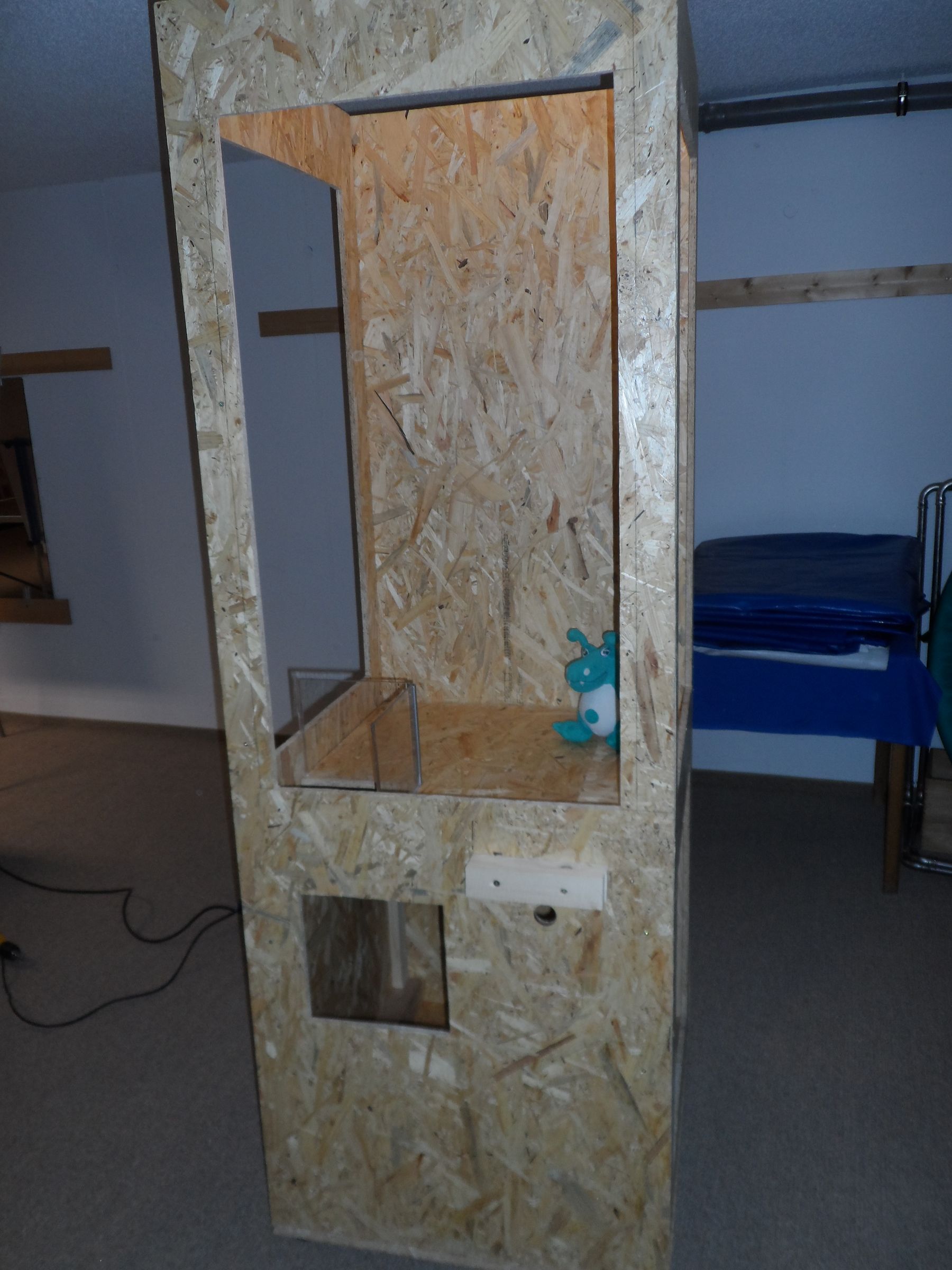 AWESOME HOMEMADE CLAW MACHINE : 5 Steps - Instructables