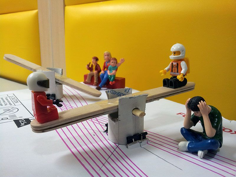 Desktop Seesaw : 8 Steps - Instructables