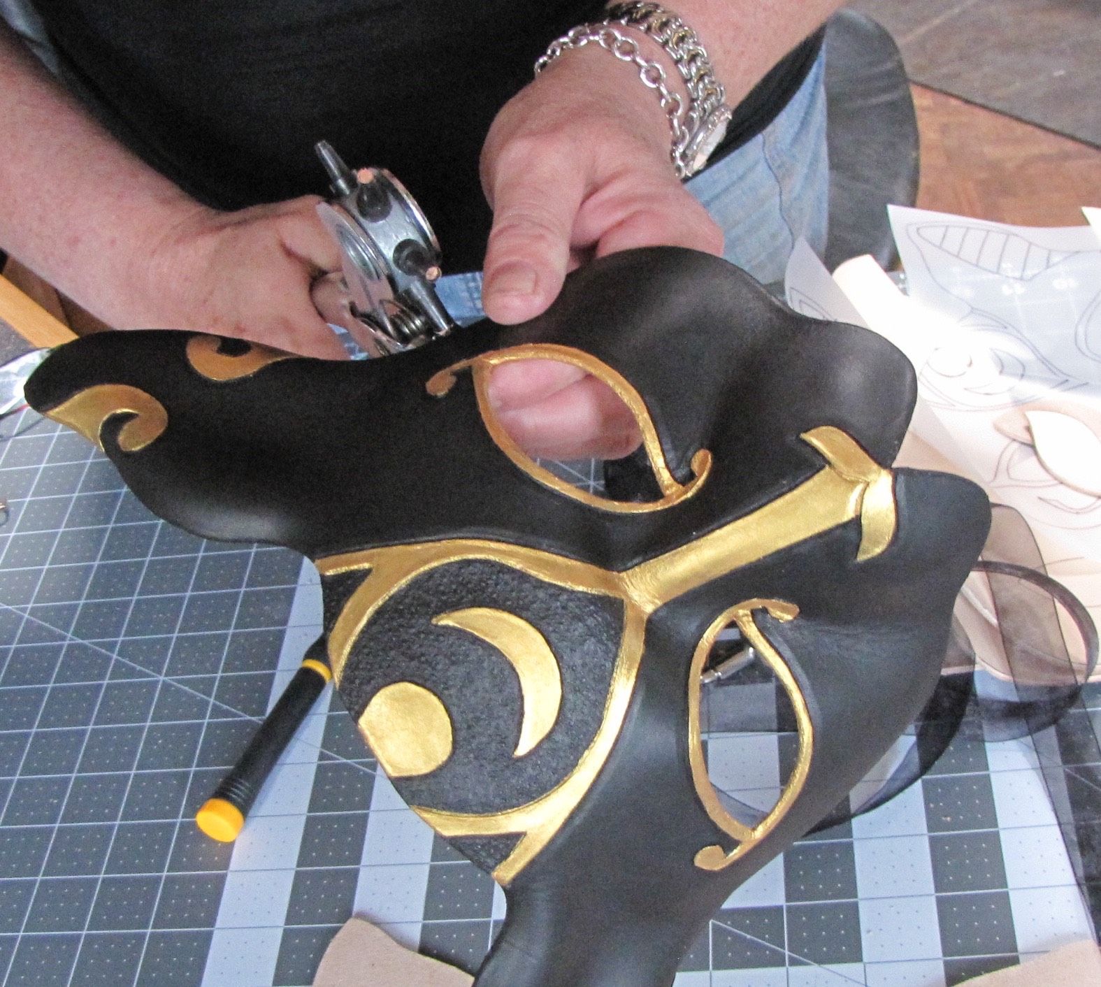 Sculpted Leather Mask Tutorial : 9 Steps (with Pictures) - Instructables