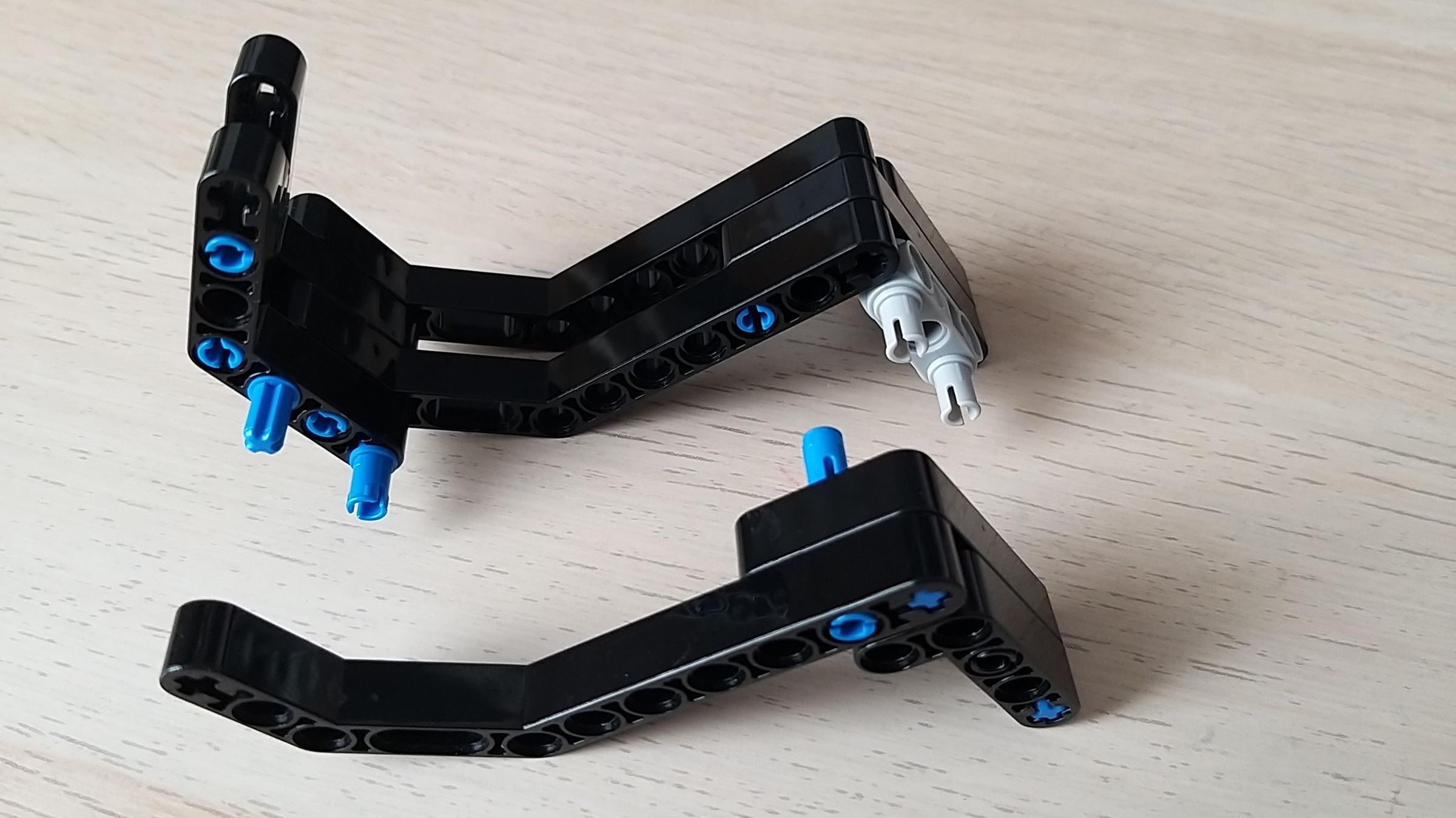 Lego Headphone Holder : 4 Steps - Instructables